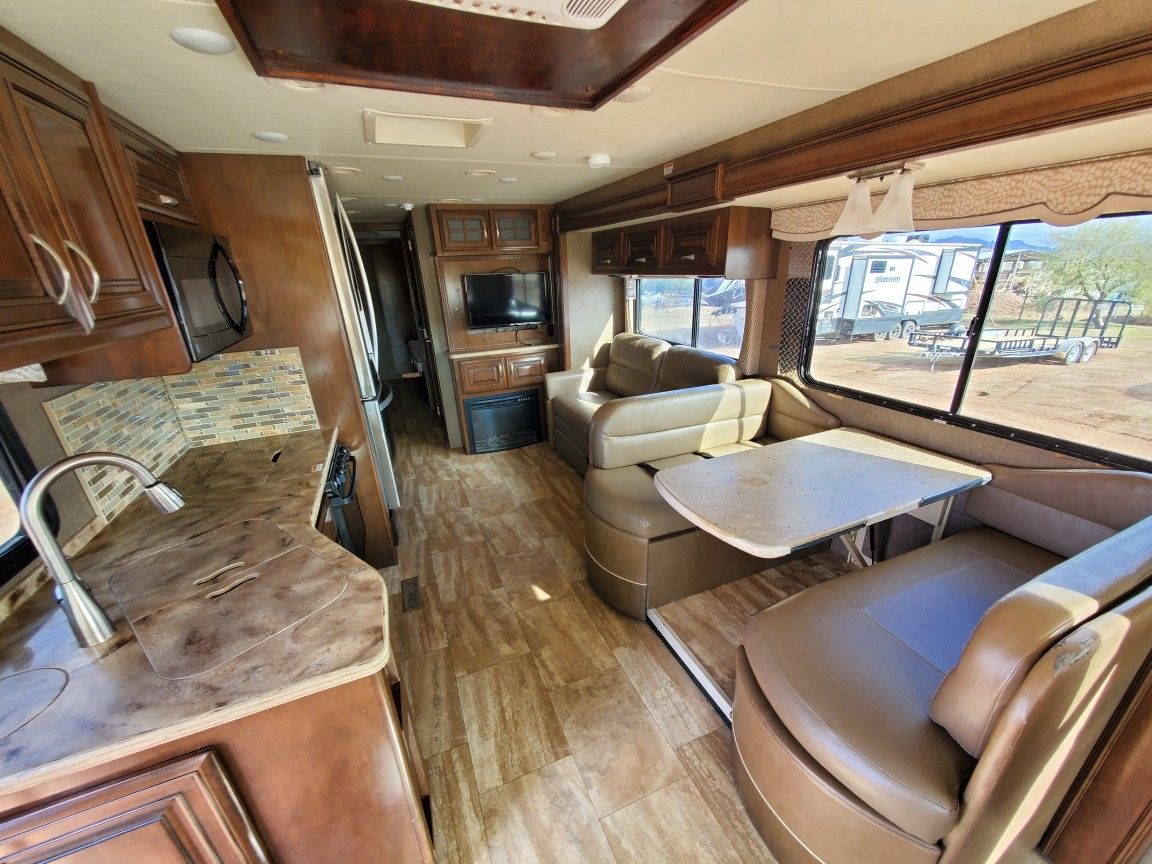 2018 Thor Challenger 37tb class A motorhome 3 slides sleeps 10 for Sale ...