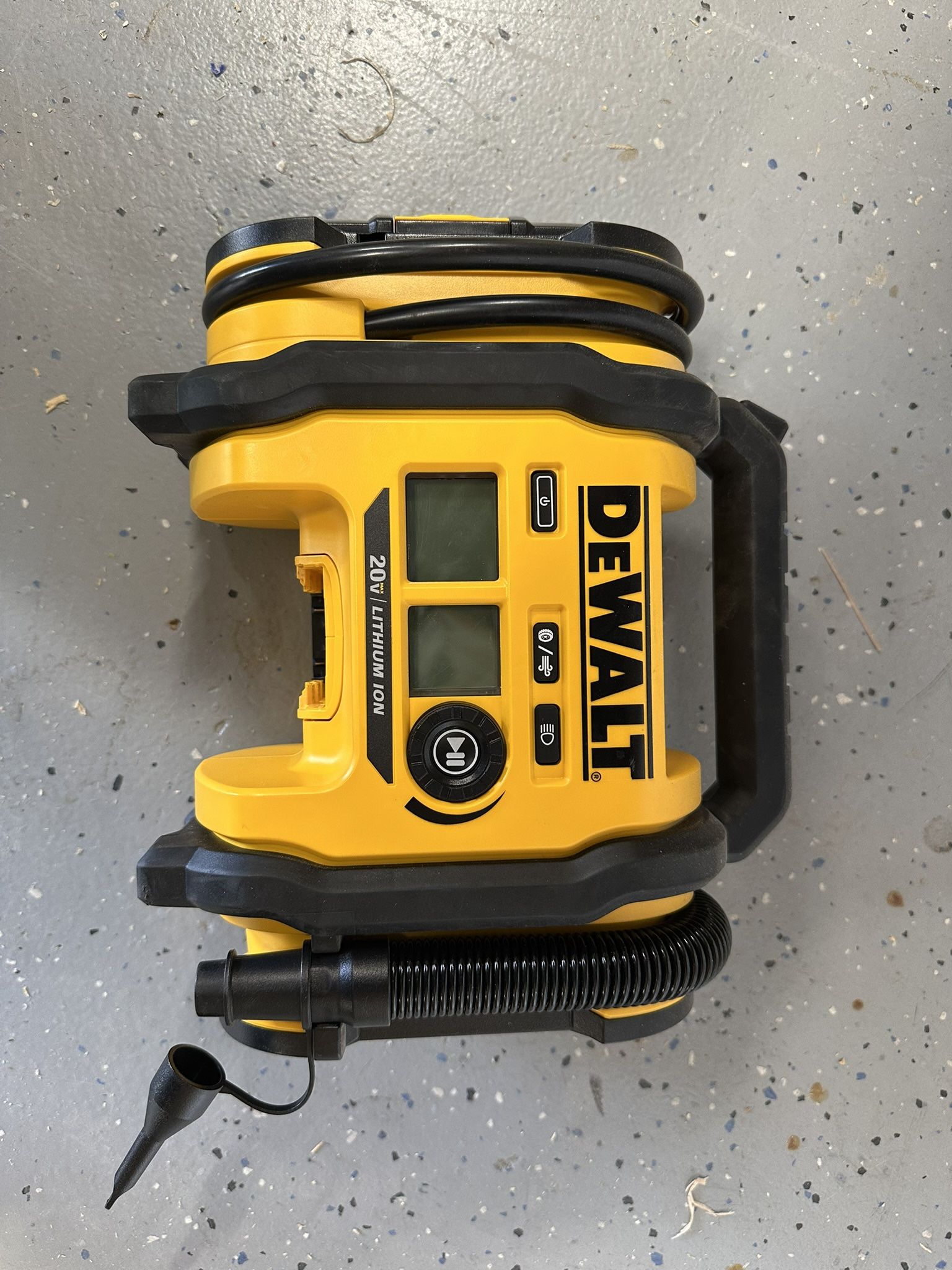 DEWALT 20V MAX Corded/Cordless Air Inflator for Sale in Albuquerque, NM ...