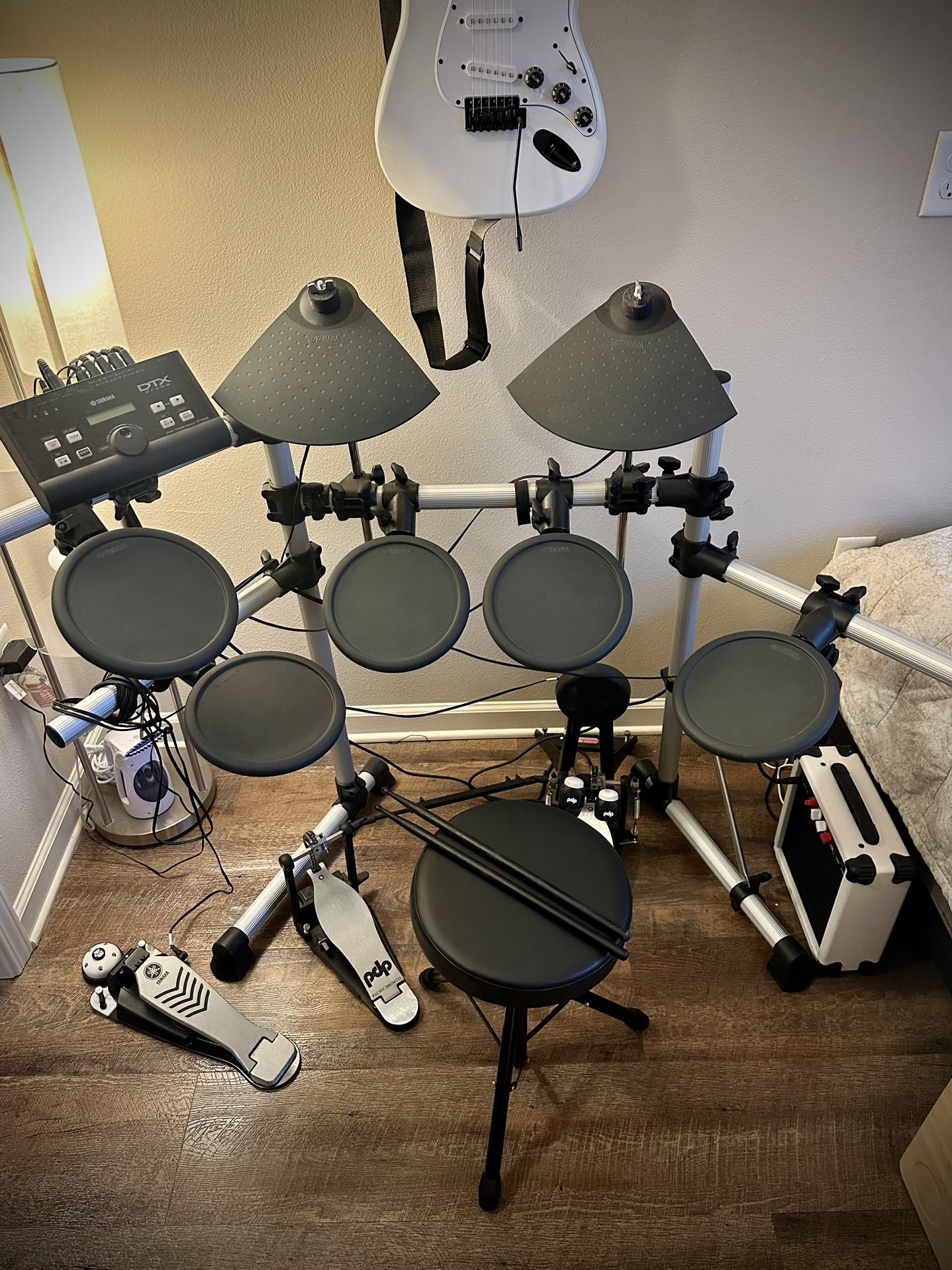 Yamaha DTX500 Series DTX500 Electronic Drum Set Pre-assembled Rack ...