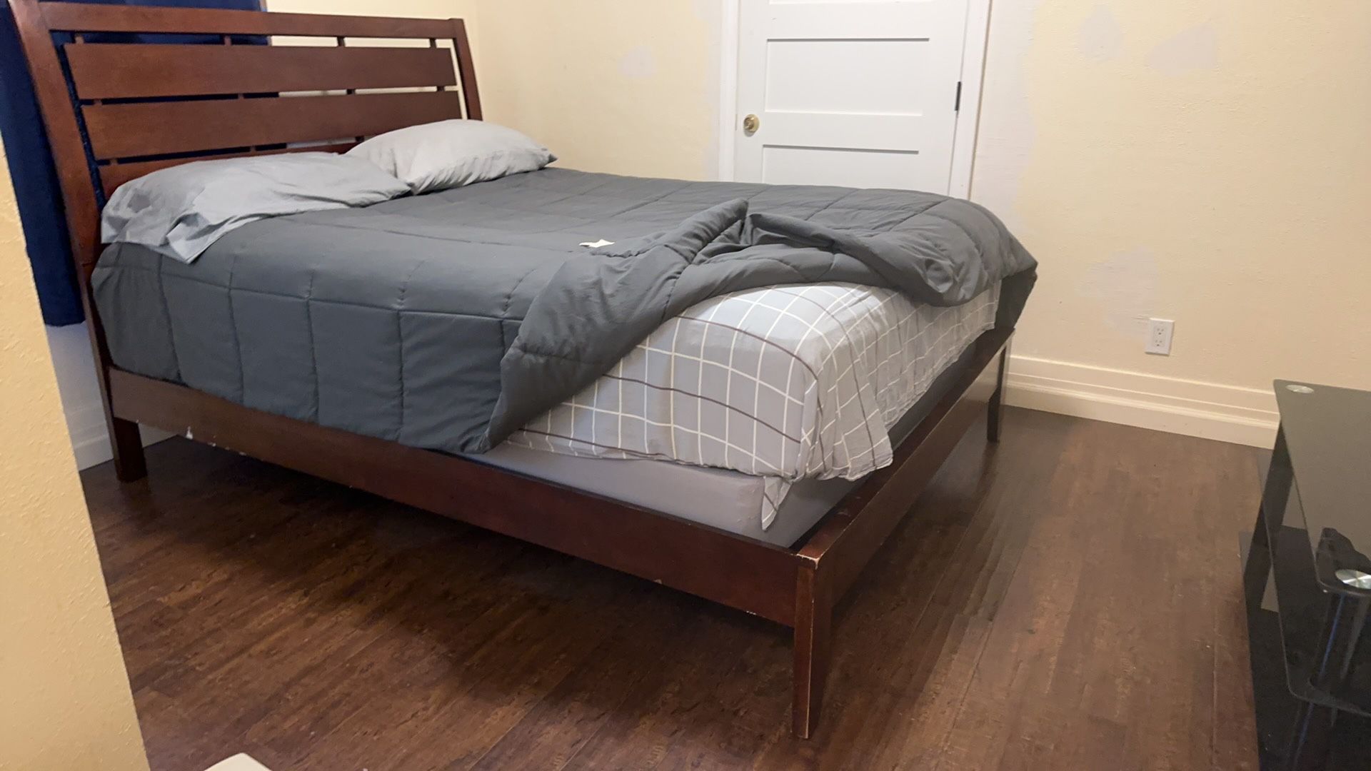Queen Size Bed Set for Sale in Rosemead, CA - OfferUp