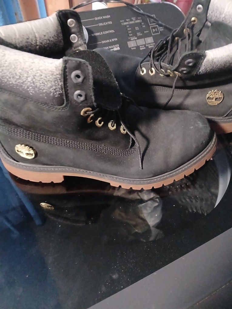 NBA EDITION BLACK TIMBERLAND 10 AND A HALF for Sale in Brooklyn, NY ...