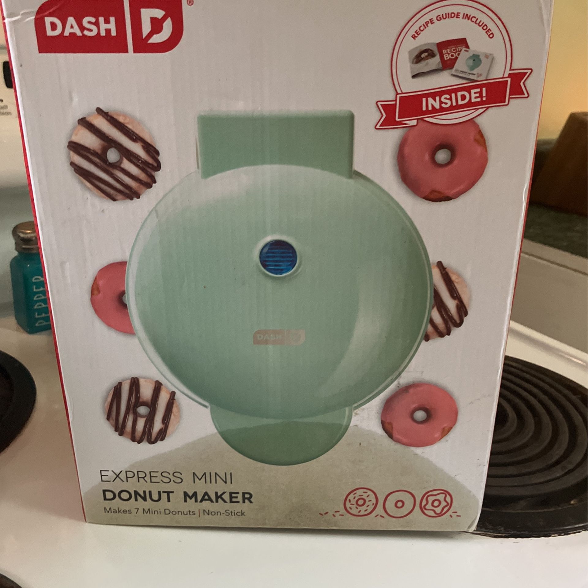 Dash Mini Donut Maker for Sale in Rockwell, NC - OfferUp