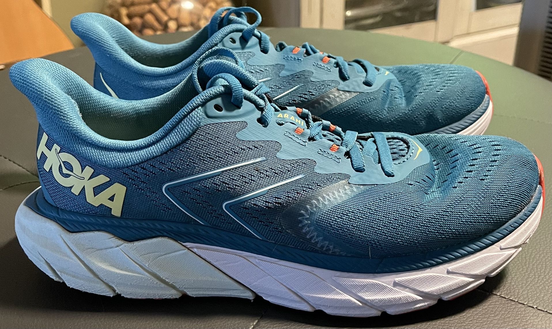 HOKA ONE ONE ARAHI 5 Mosaic Blue/Luminary Green Shoes Womens Size 9.5 ...