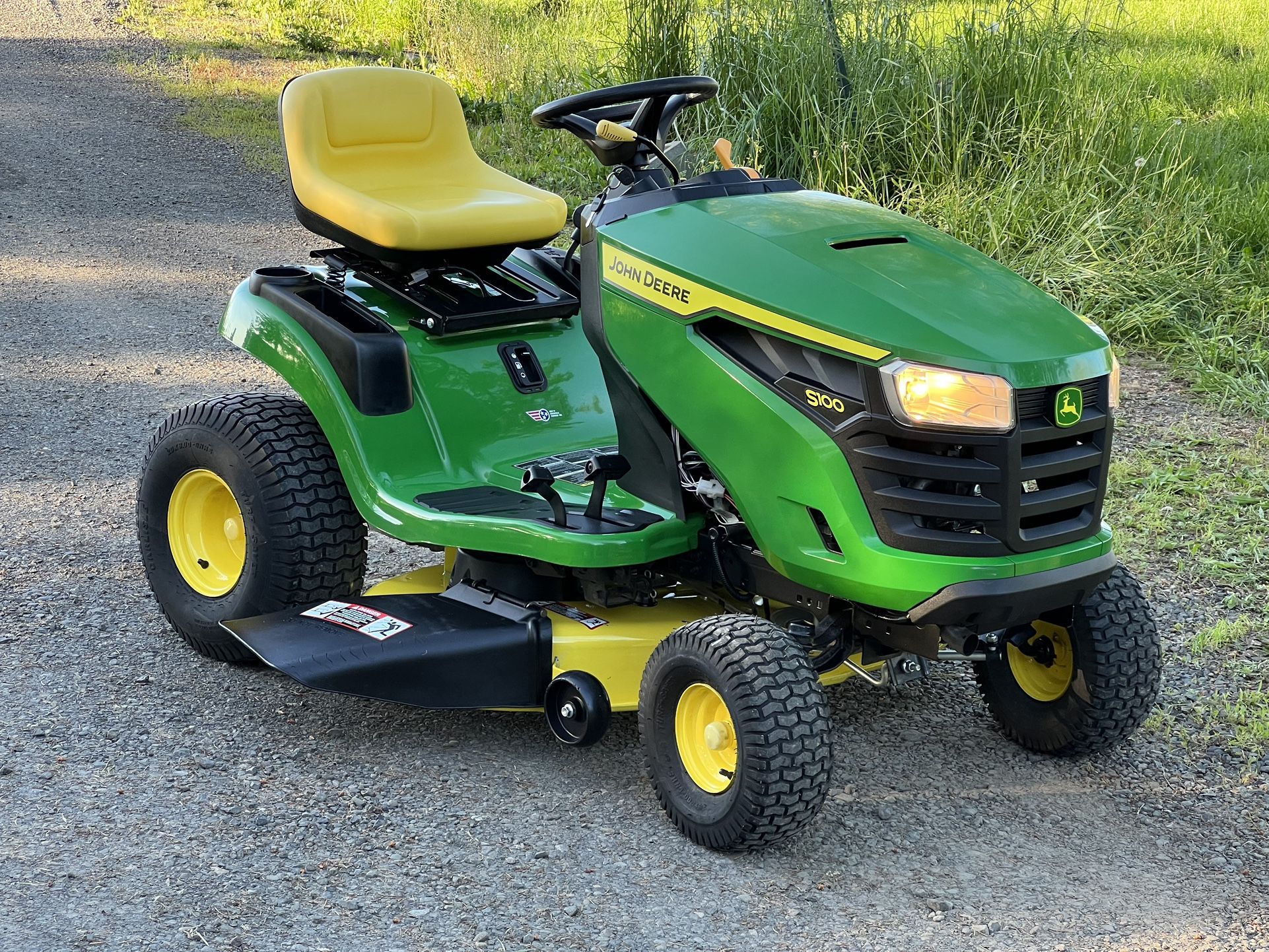 John Deere S100 Riding Lawn Mower Tractor 42” Deck Auto 17.5HP 12hrs ...