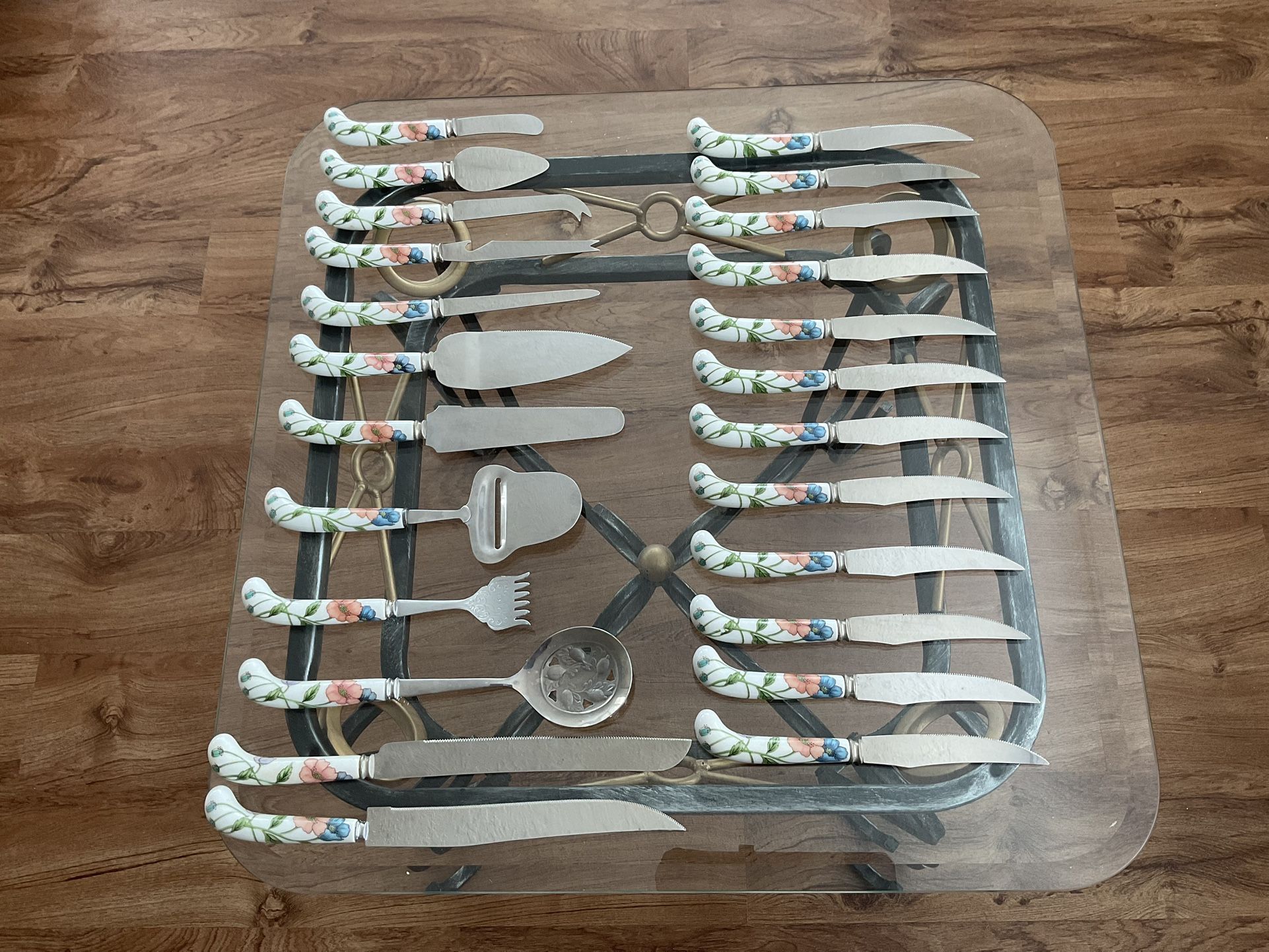 Floral Handle Cutlery Set for Sale in Fort Lauderdale, FL - OfferUp