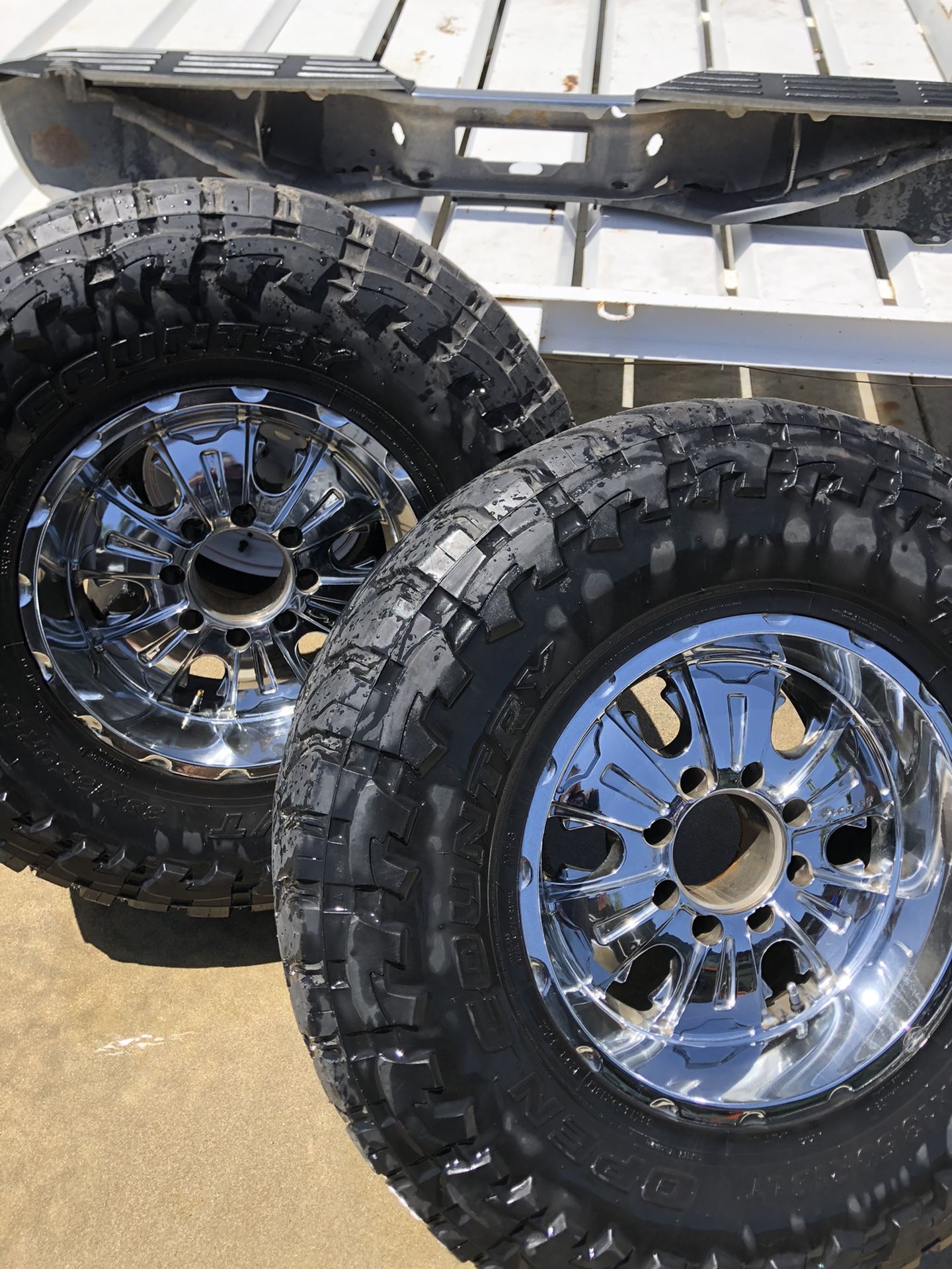 18”. 8x6.5” lug pattern. Mossa Modena off road wheels . Dodge , Chevy ...