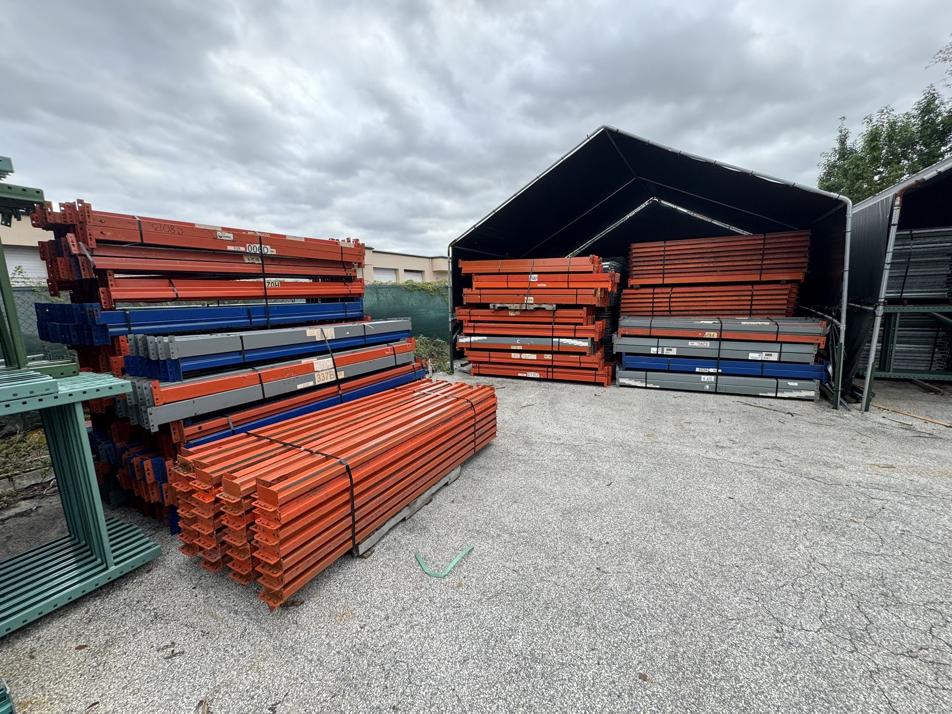 Used Teardrop Pallet Rack Beams Industrial Shelving Forklifts Wire ...