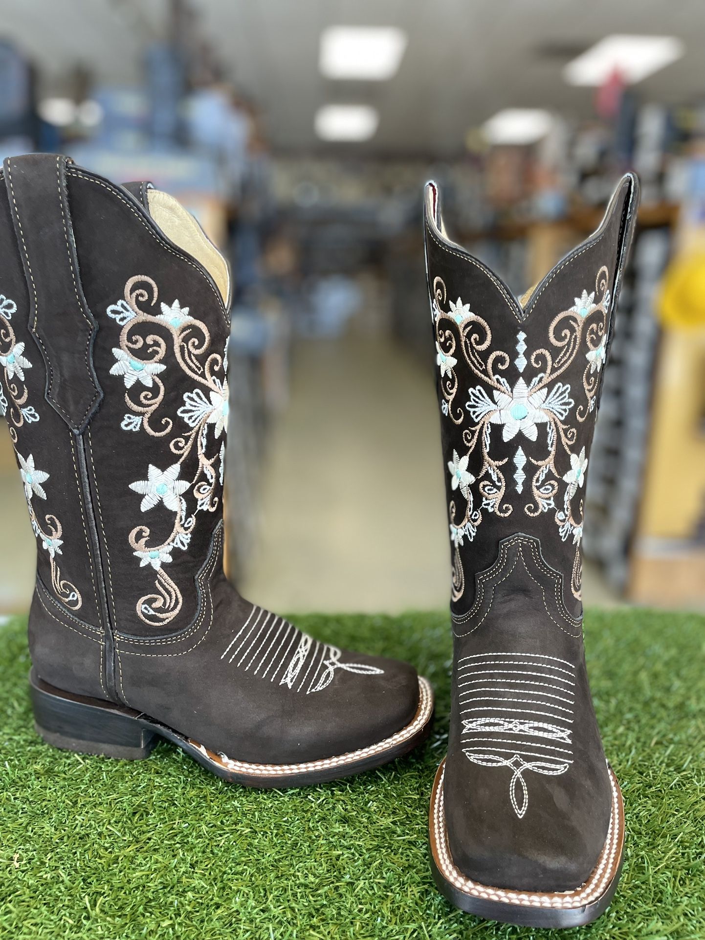 Botas Para Mujer/ Boots For Women for Sale in San Antonio, TX - OfferUp