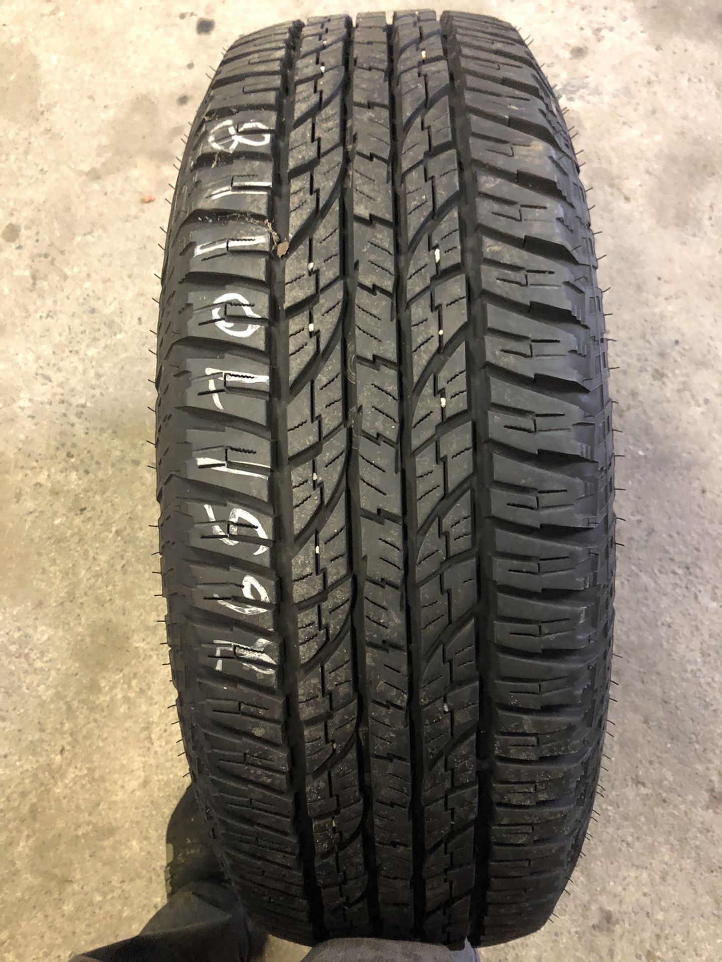 One Tire 265 70 18 for Sale in Lincoln, RI - OfferUp