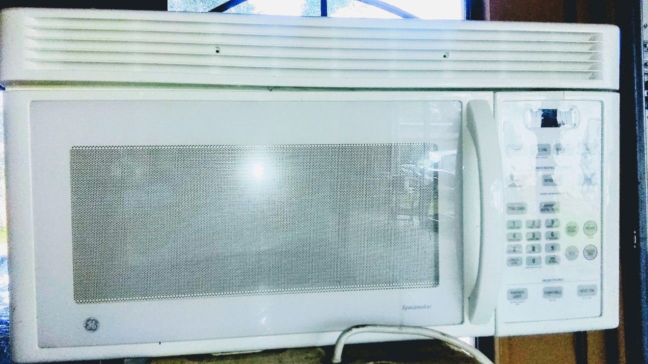 G E Microwave for Sale in Baton Rouge, LA - OfferUp