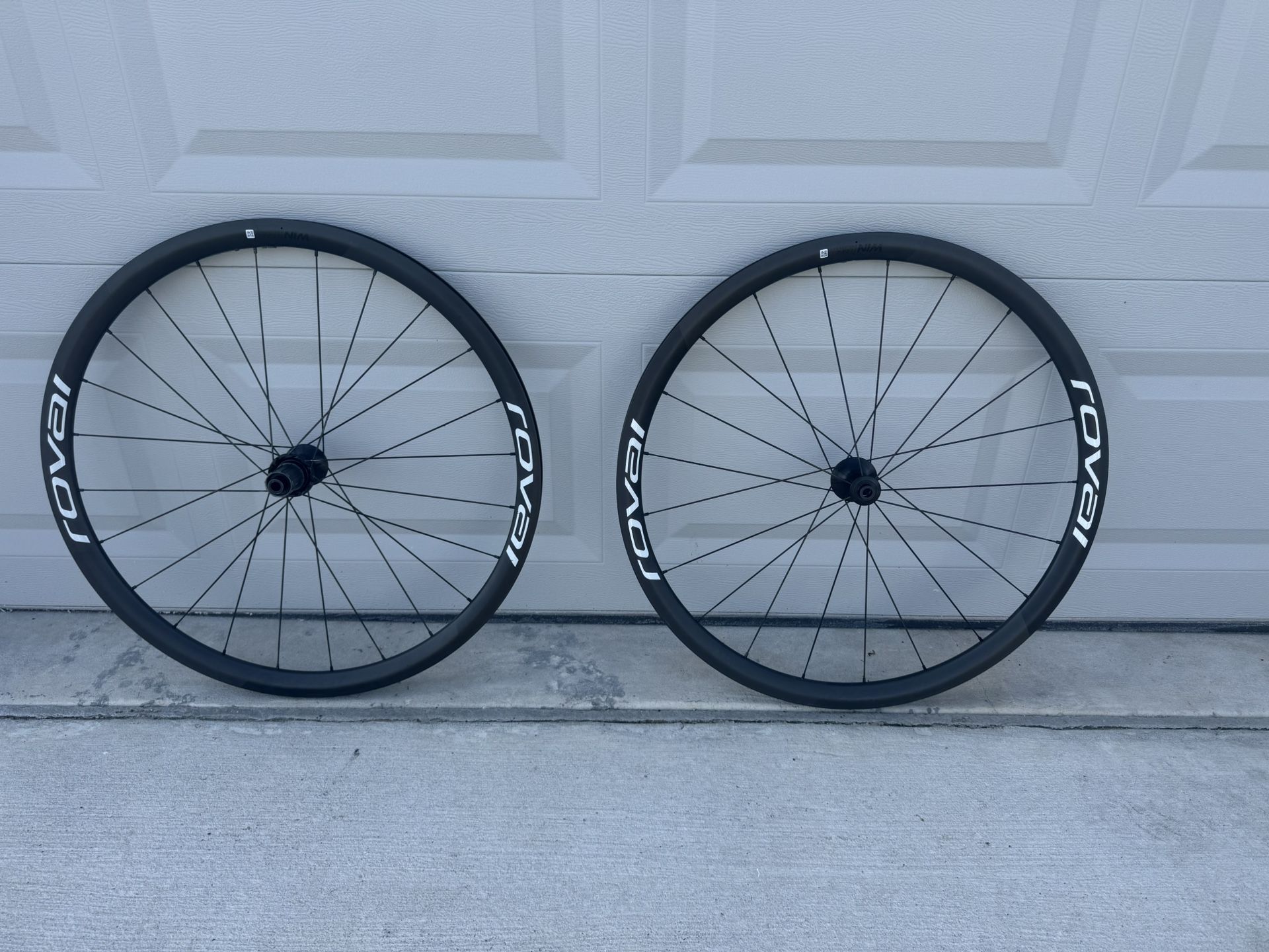 Roval Alpinist Clx Carbon Wheel Set Disc Brake Center Lock for Sale in ...