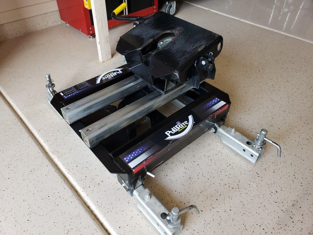Pullrite 4100 Superglide, auto-sliding fifth wheel hitch for Sale in ...