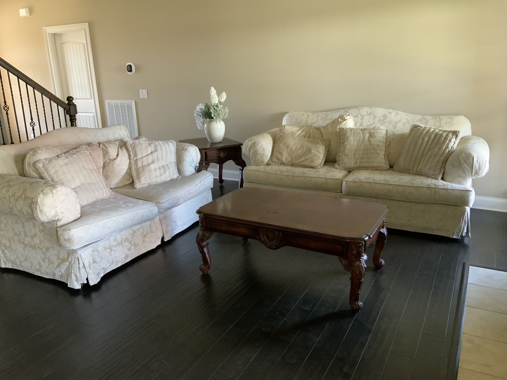 Living Room set Sofa Coffee Table Havertys Set for Sale in Murfreesboro ...