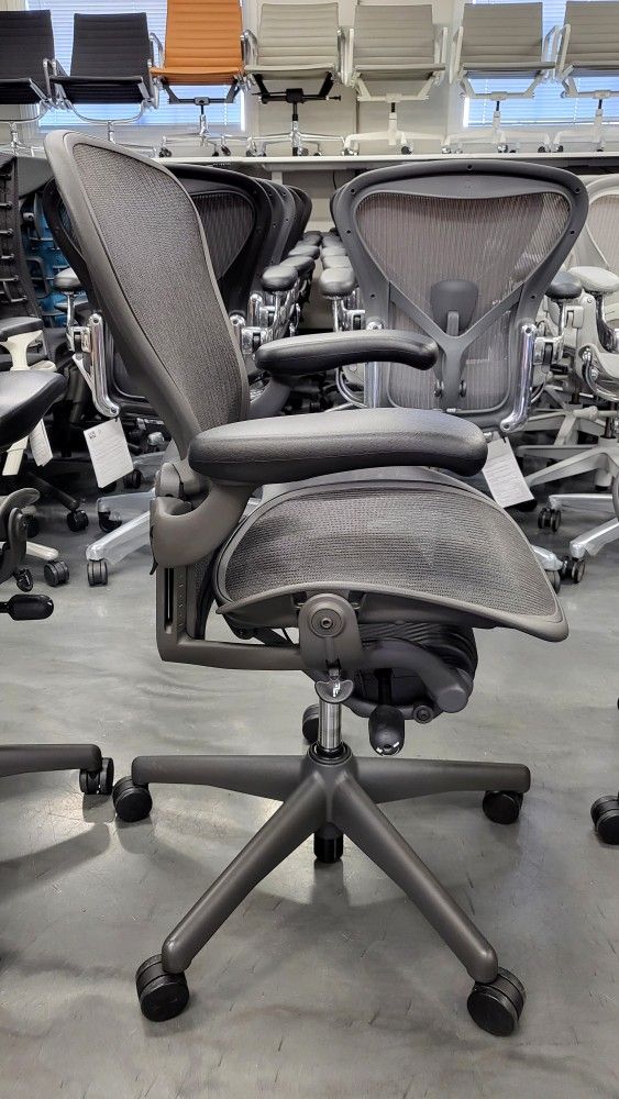 Lighly Used Herman Miller Classic Aeron Chair for Sale in Irvine, CA ...