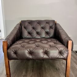 Abruzzo brown leather tufted chair store