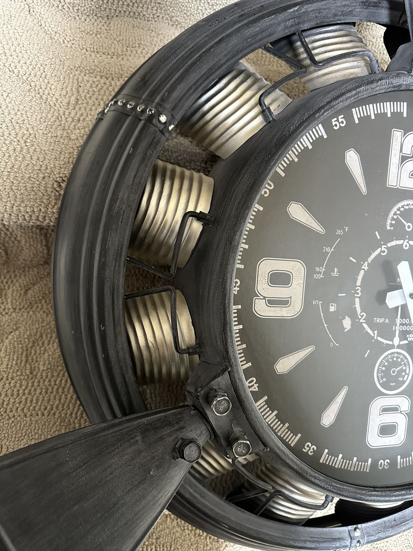 LARGE Metal Airplane Propeller Clock for Sale in Chula Vista, CA - OfferUp