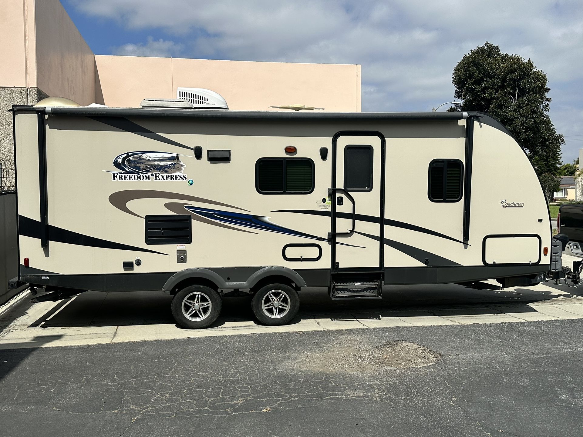 2015 Coachmen Freedom Express 236BHS for Sale in Chino, CA - OfferUp