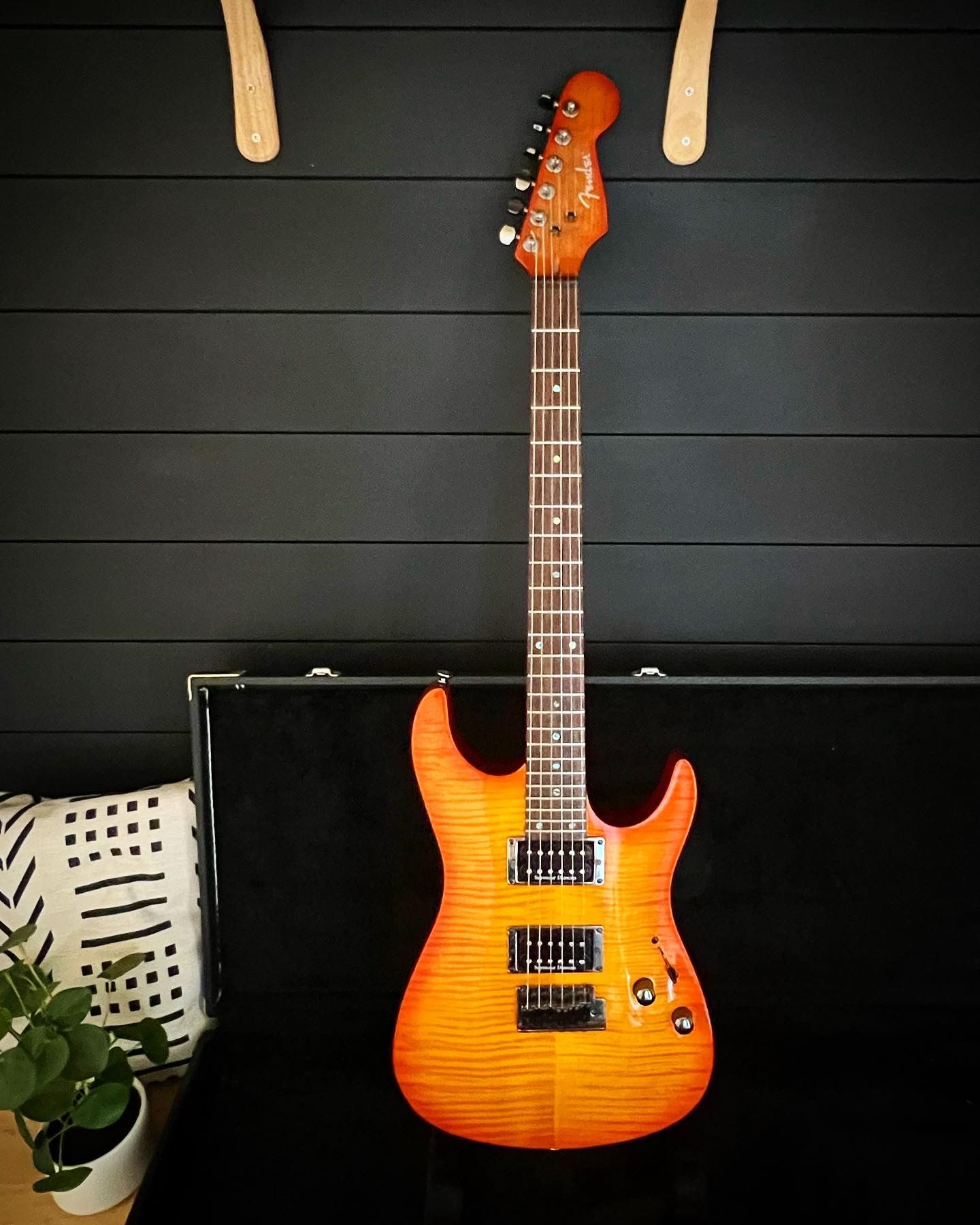Fender Showmaster for Sale in Redlands, CA - OfferUp