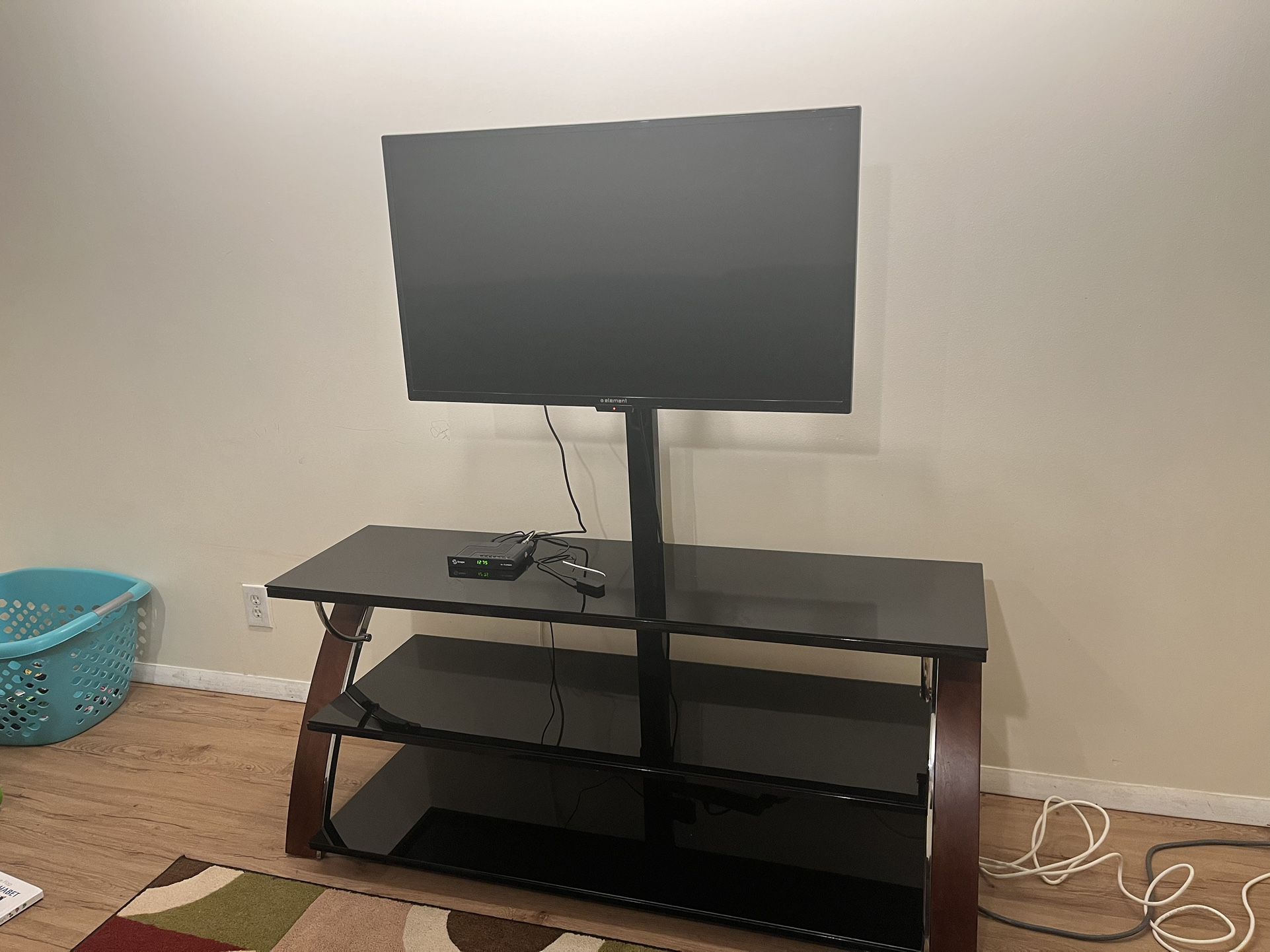 Tv Stand/table/unit for Sale in Rutherford, NJ - OfferUp