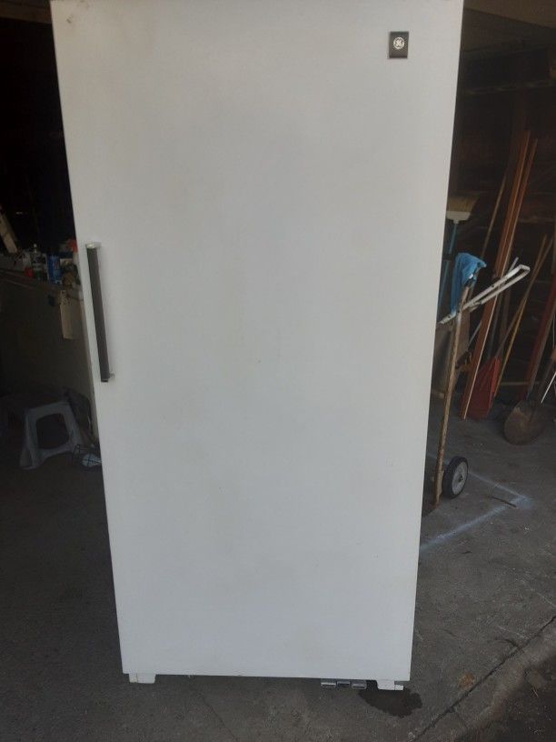GE 20.7 Cu Ft Stand Up Freezer for Sale in Arlington, WA - OfferUp