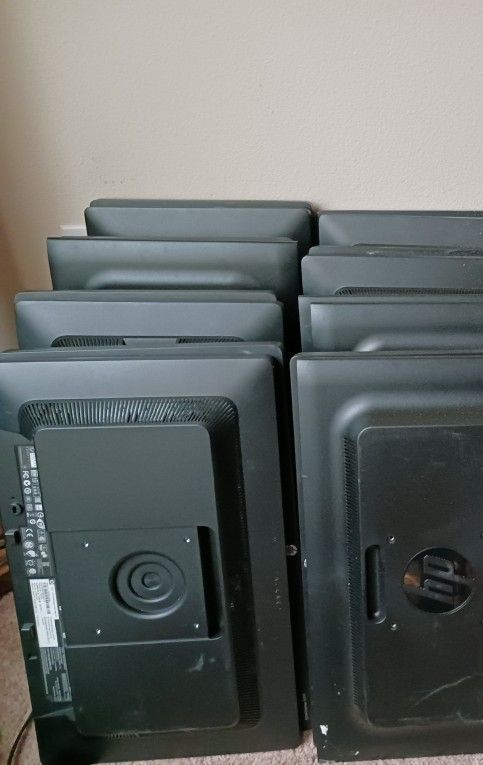 Lots of 10 - 20" HP Computer Monitors without Stands - 200 Available ...