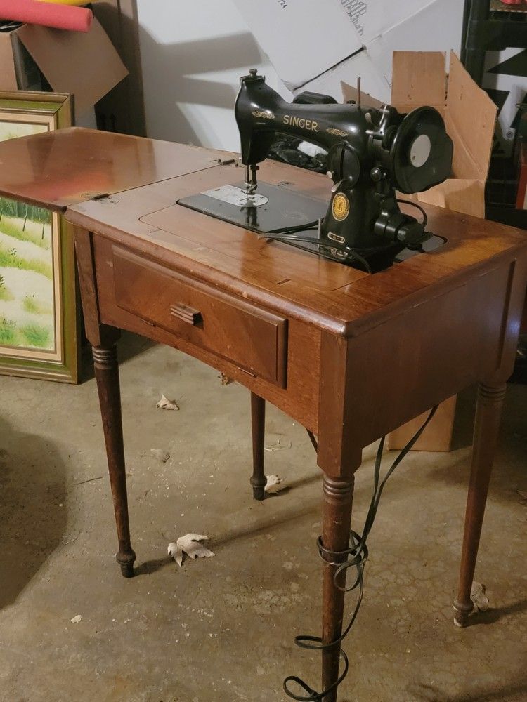 Singer Sewing Machine for Sale in Sugar Grove, IL - OfferUp