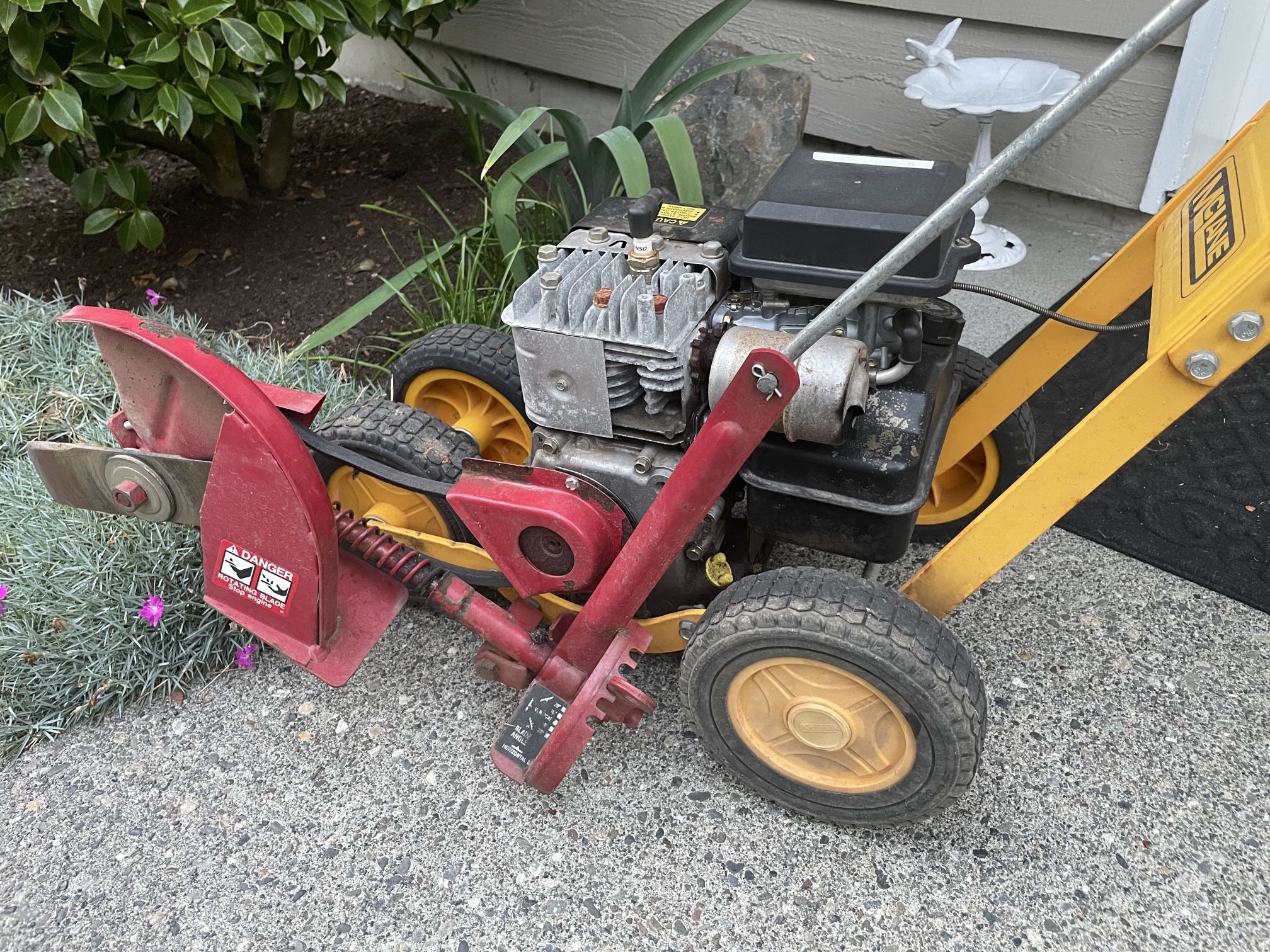 McLane Gas Yard Edger for Sale in Mukilteo, WA - OfferUp