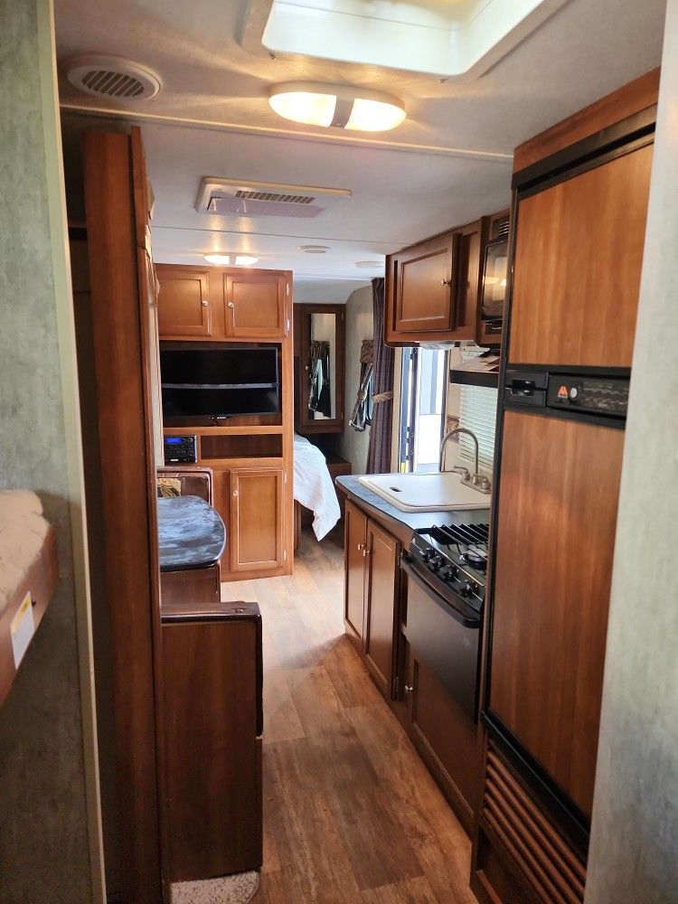 2015 Keystone 230BHS thermal package for Sale in Sandy, OR - OfferUp