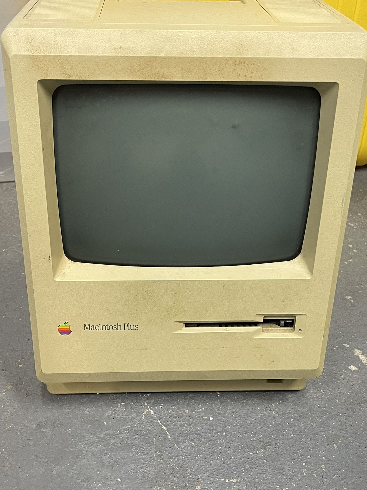 Vintage Apple Macintosh Plus 1MB Desktop Computer - M0001A Monitor Only ...