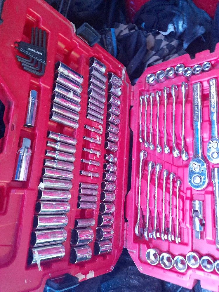 Craftsman 100 Piece Socket Tool Set for Sale in San Diego, CA - OfferUp