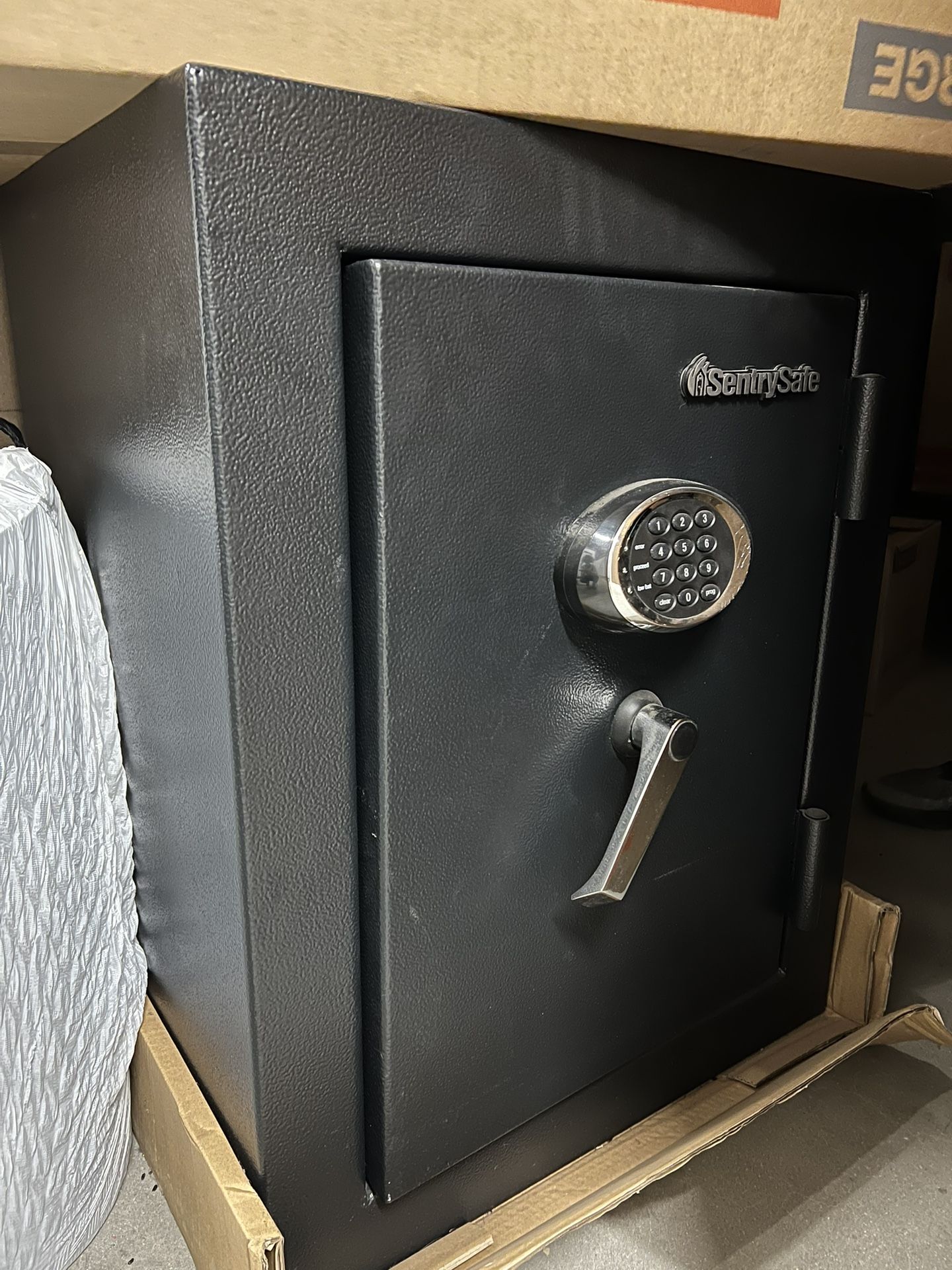 Sentry Safe 3.39-cu ft Fireproof and Waterproof Home Safe with ...