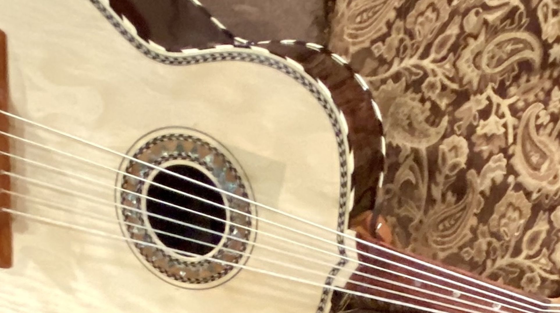 Mariachi Musical Instrument Guitarron Reward. Mariachi Instrumento ...