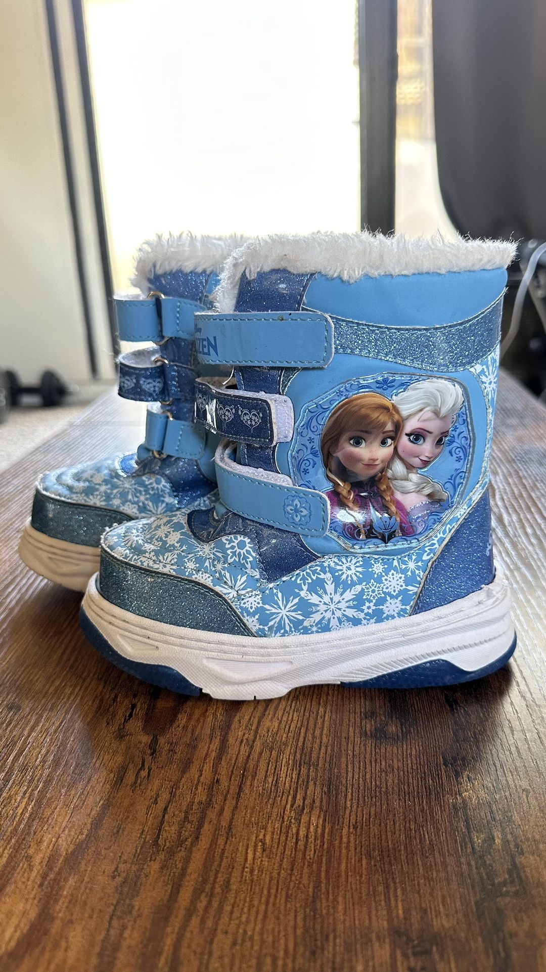 Disney Frozen Elsa Anna Faux Fur Trimmed Snow Boots - Size L/G 9/10 for ...