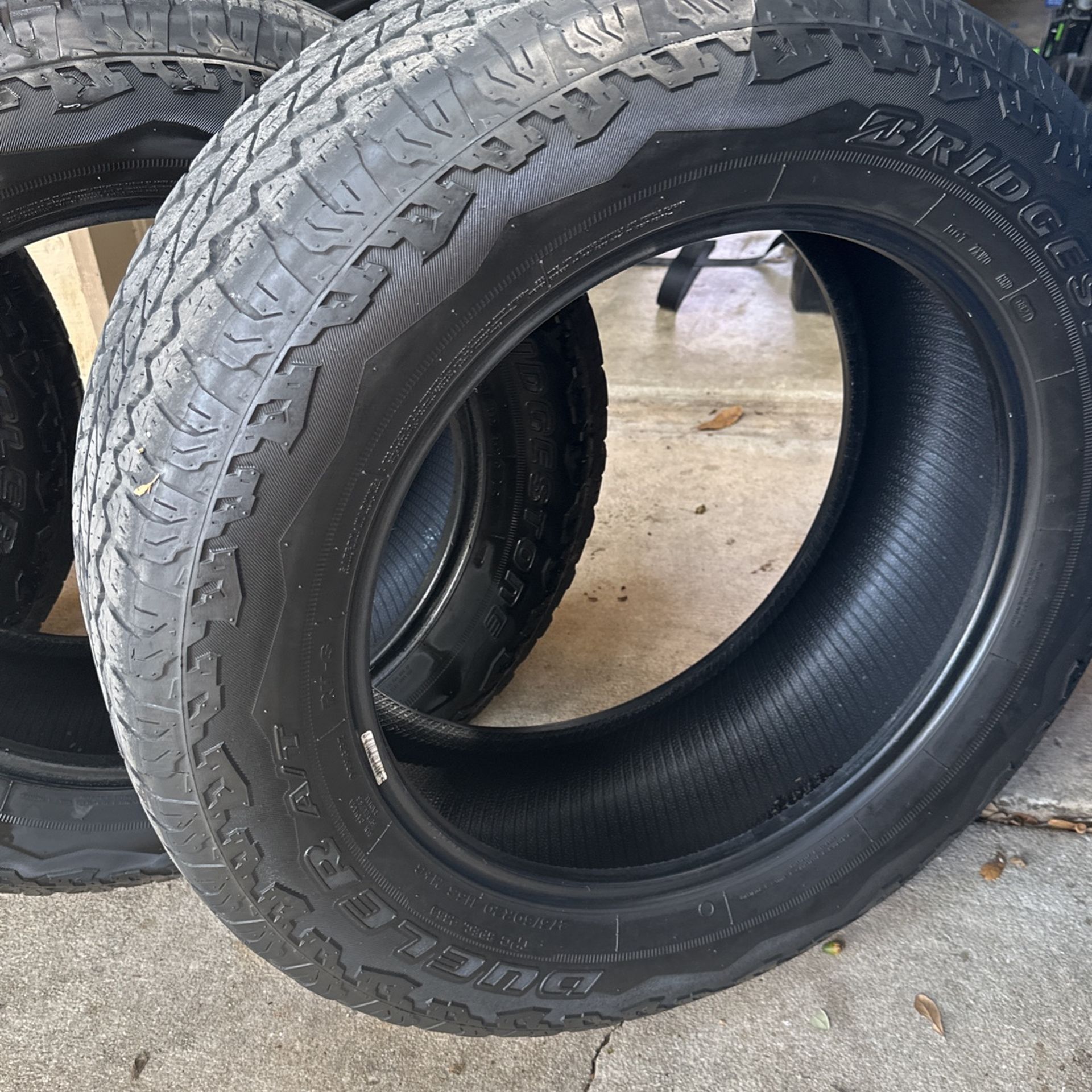 Bridgestone Dueler A/T 275/ 60/ R20 for Sale in San Antonio, TX - OfferUp