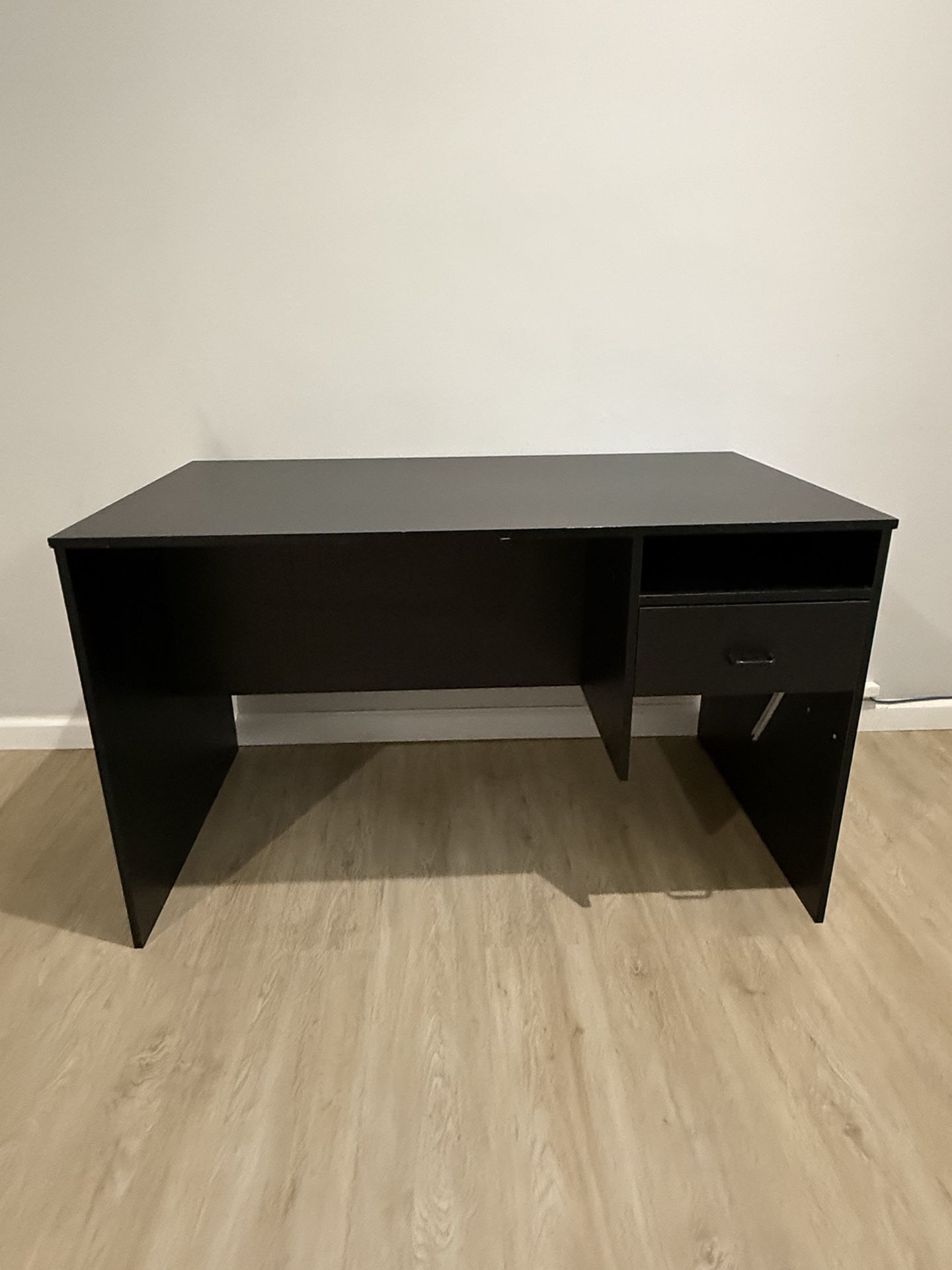 Desk for Sale in Los Angeles, CA - OfferUp