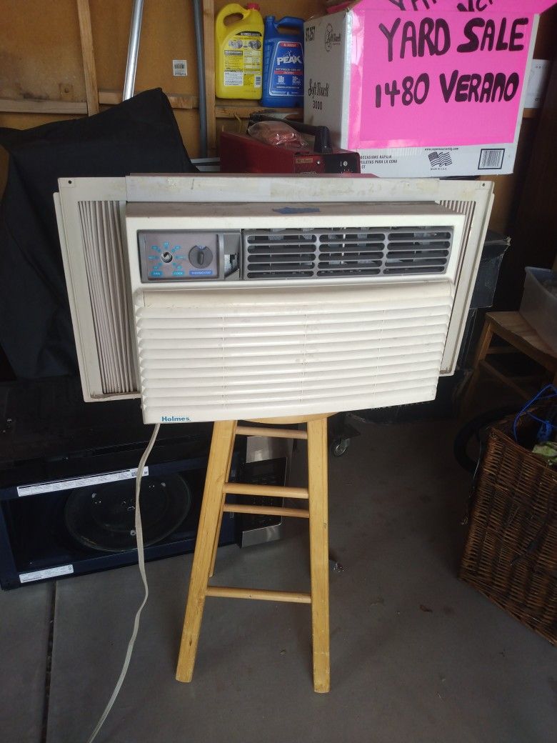 Holmes Forest Air Conditioner, model 13-04592, with 8200 BTU. for Sale ...