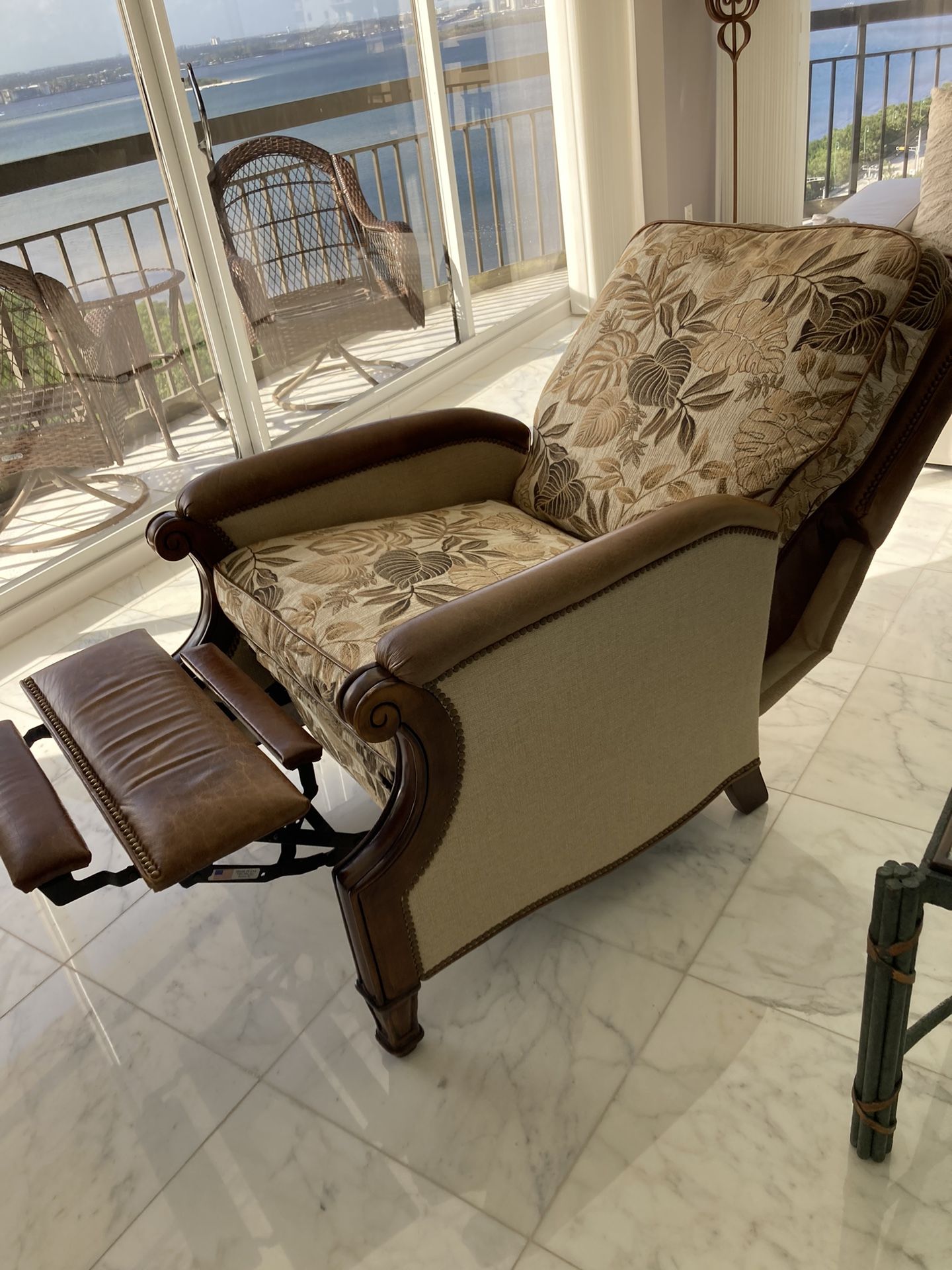 Motioncraft Recliner for Sale in Palm Beach Shores, FL - OfferUp