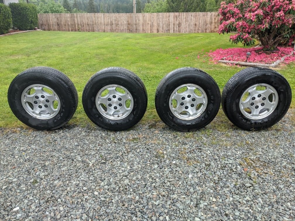 Firestone Wilderness LE P265/70R16 Tires with wheels for Sale in Snohomish, WA - OfferUp