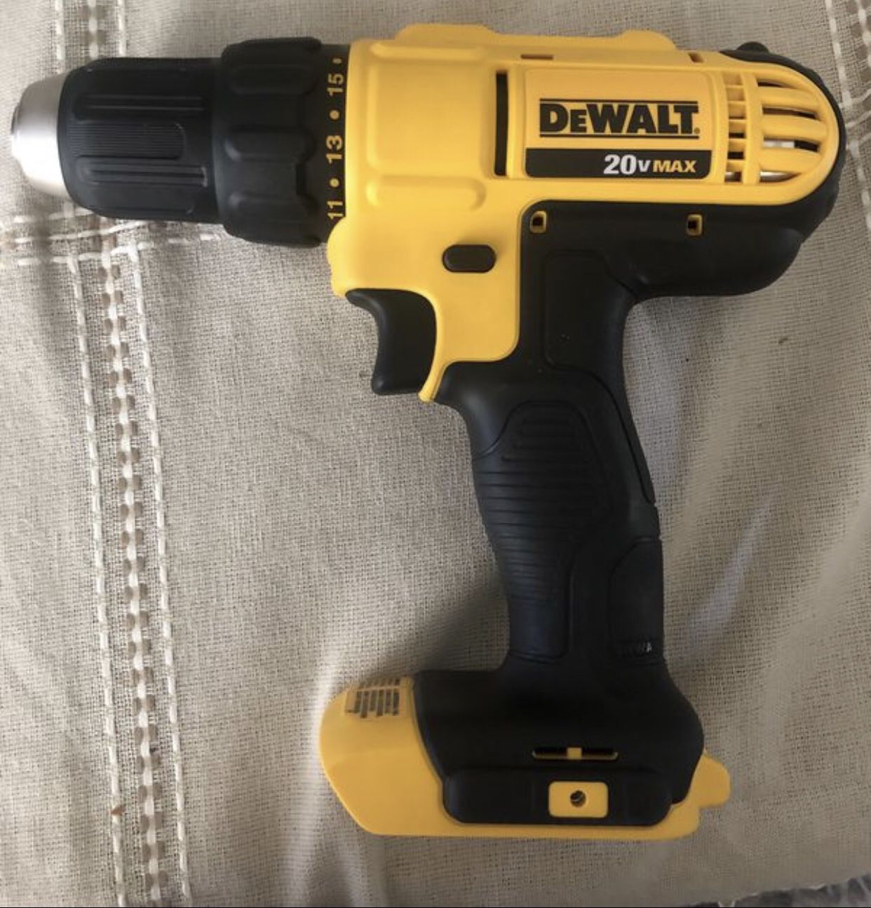 Dewalt DCD771 20V MAX Cordless Lithium-Ion 1/2 inch Compact Drill ...