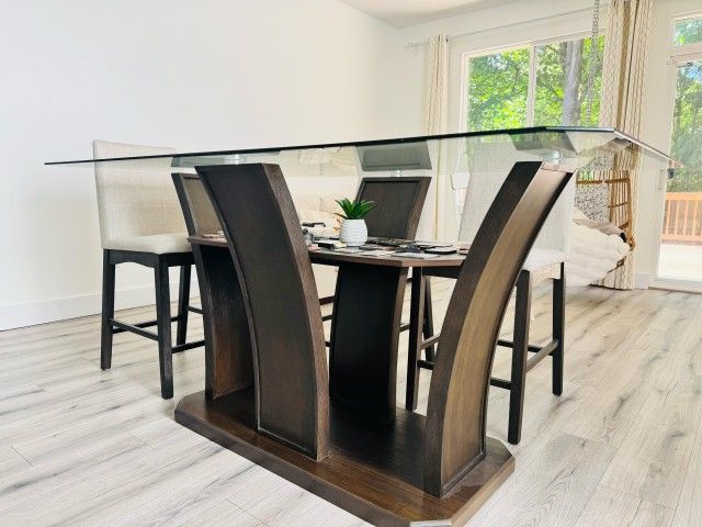 Dapper glass dining table with 4 chairs for Sale in Renton, WA - OfferUp