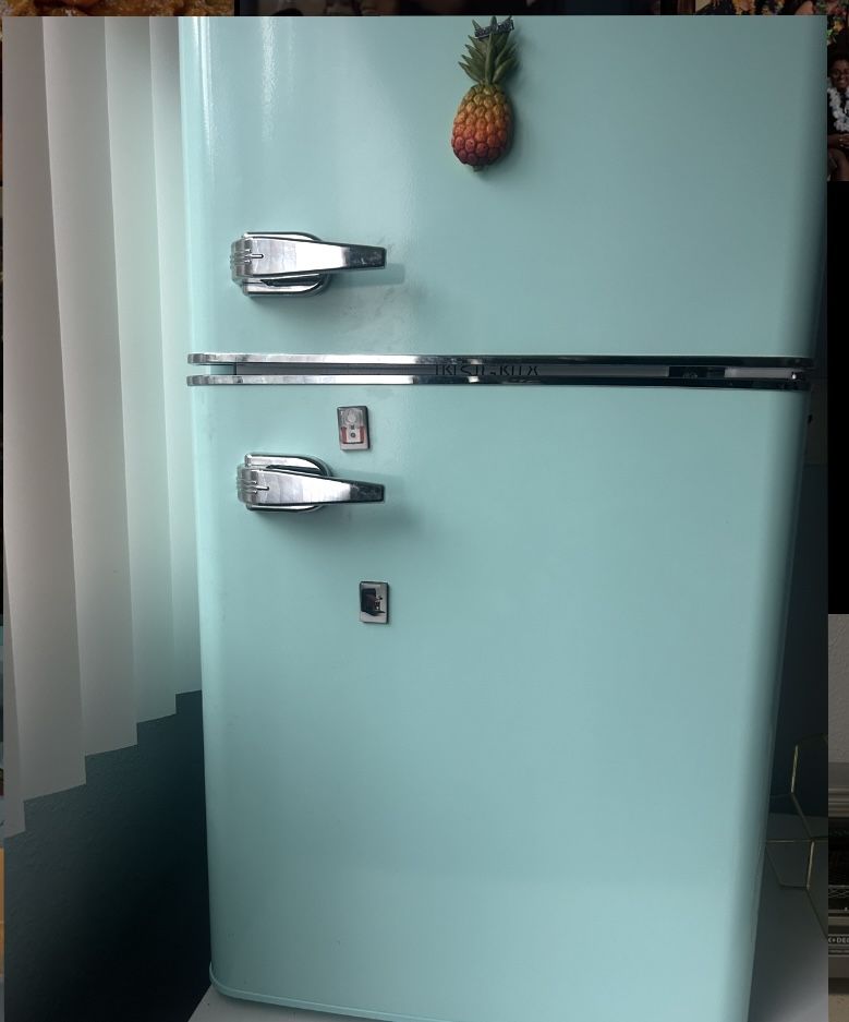 Insignia - 3.1 Cu. Ft. Retro Mini Fridge with Top Freezer and ENERGY ...