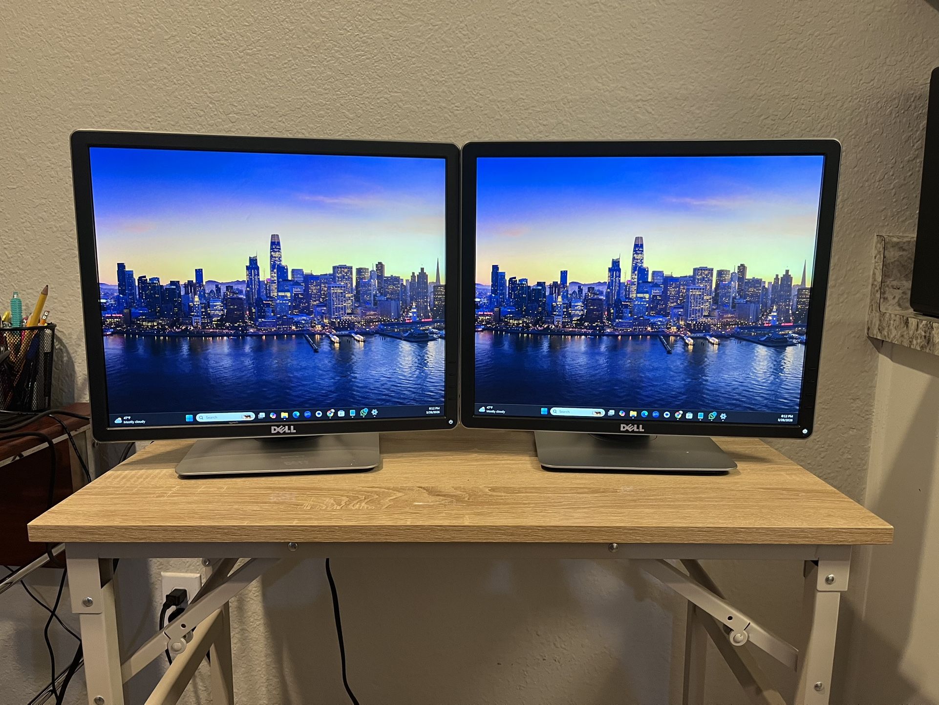 Dell Docking Station + 2 Dell Monitors for Sale in Everett, WA - OfferUp