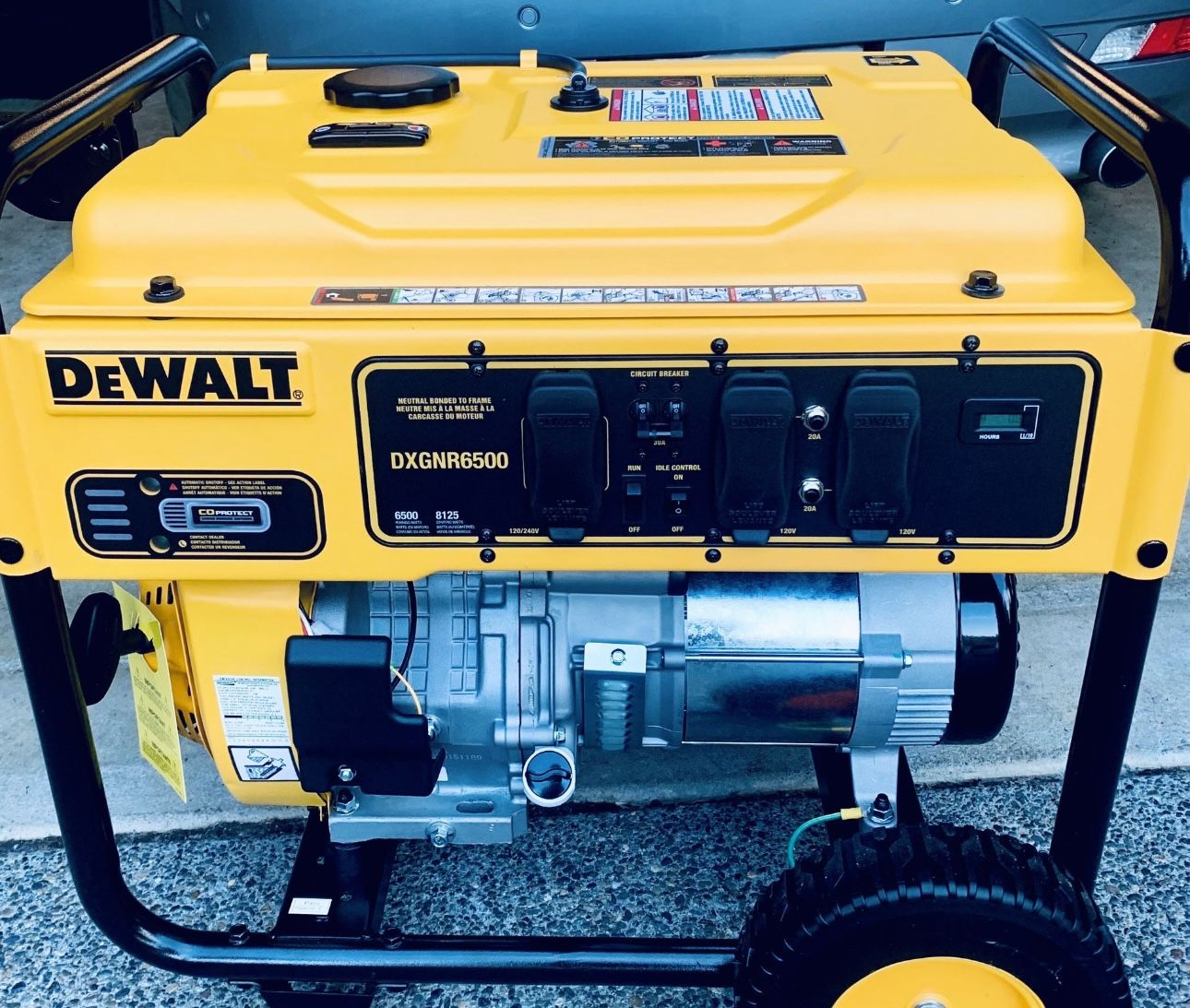 DeWALT - DXGNR6500 | 6500-Watt Manual Start Gas-Powered Portable ...