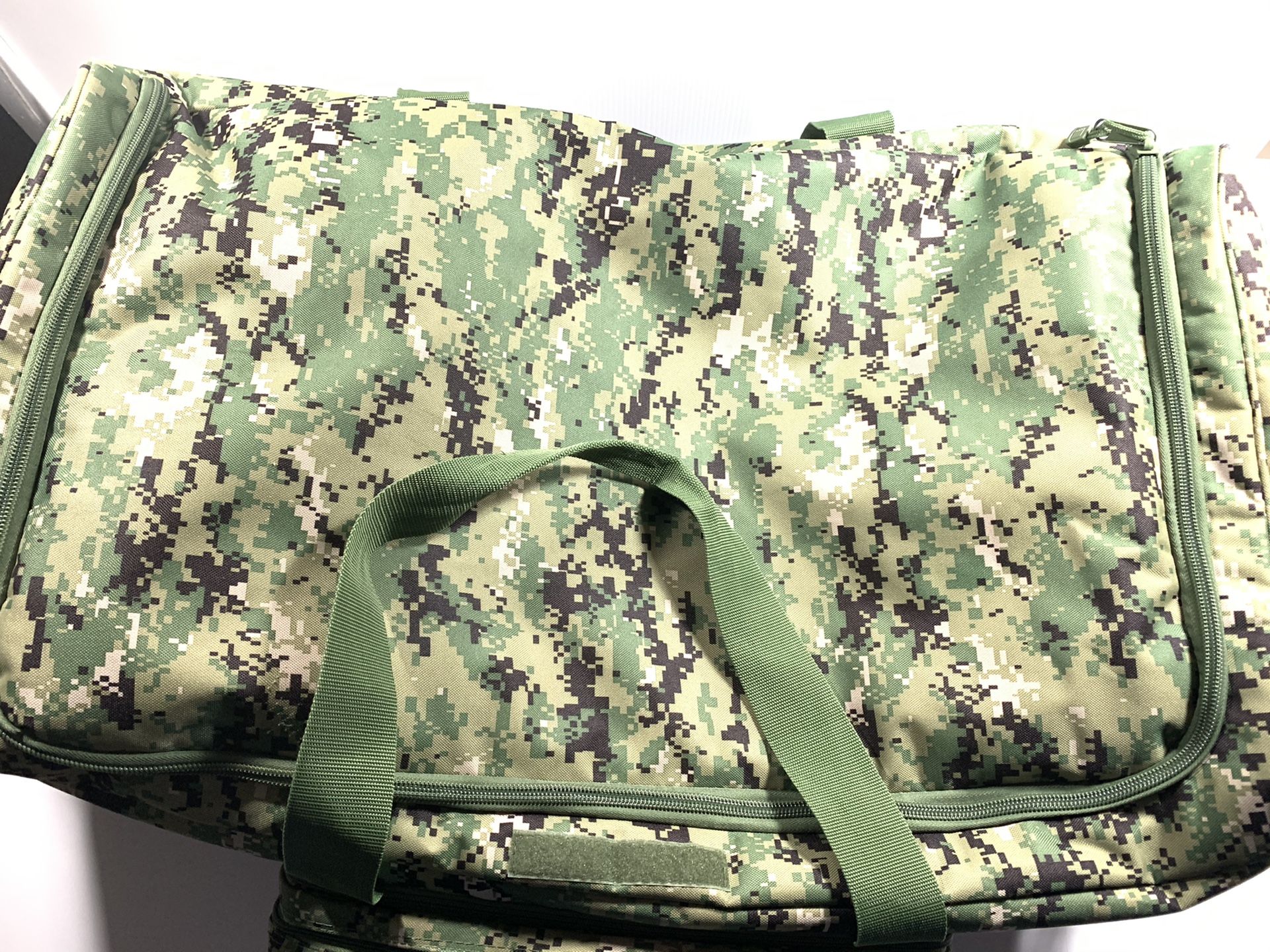 US Navy Large Duffle Bag Green Digital Camo Duffel AOR2 for Sale in ...