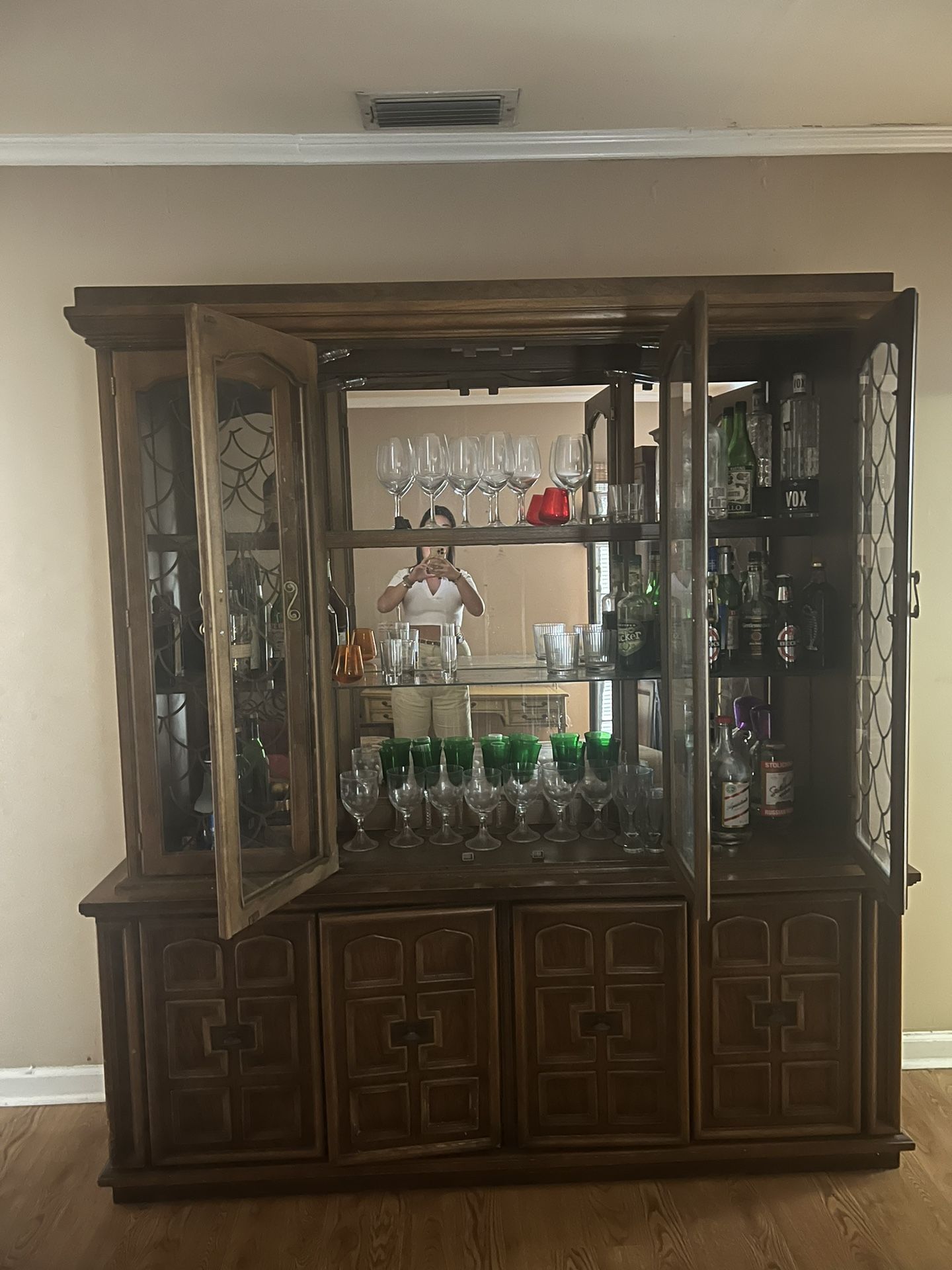 wooden dining room buffet hutch for Sale in Hialeah, FL - OfferUp