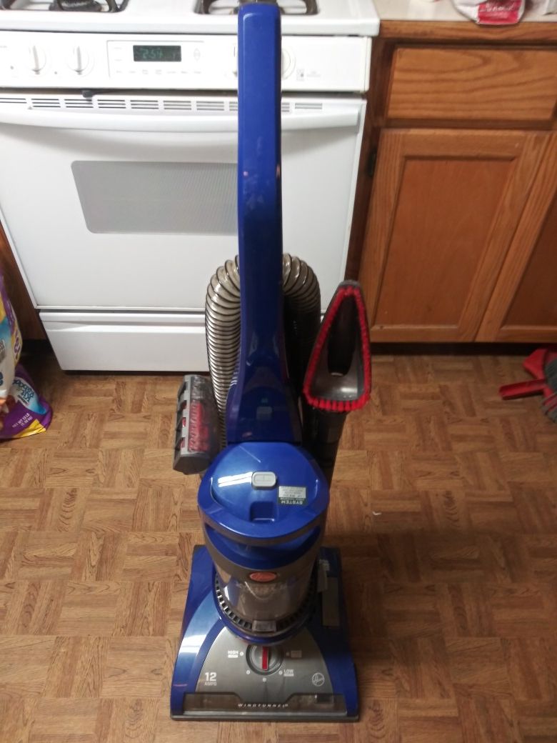 Hoover 12 amp WindTunnel vacuum for Sale in Renton, WA - OfferUp