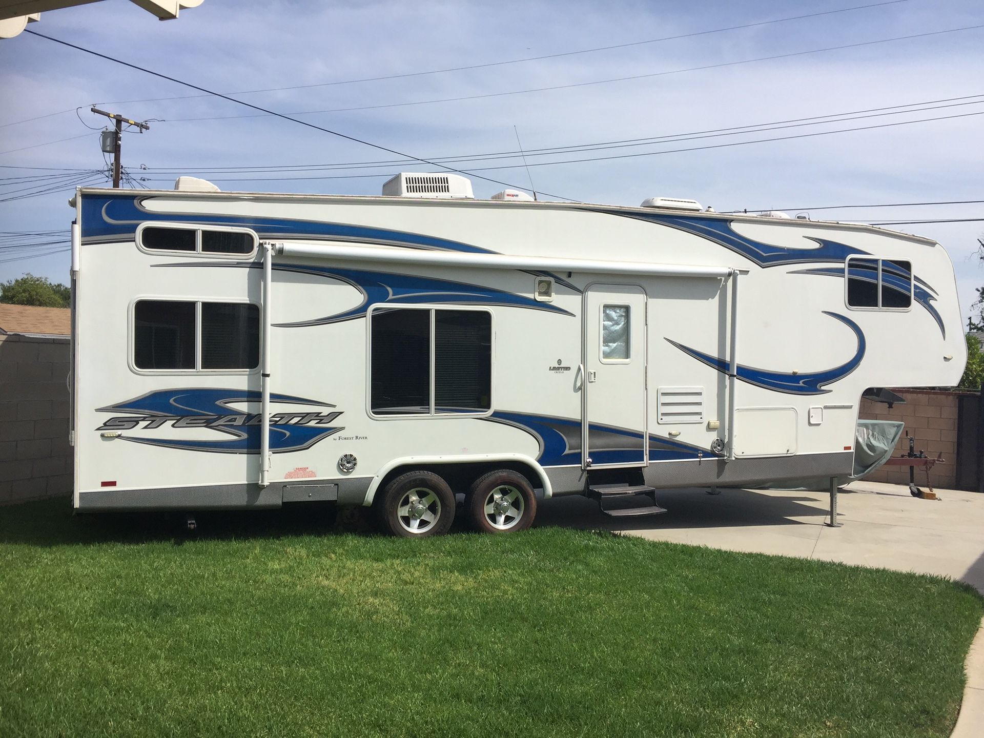 2011 32ft Forest River Stealth 5th wheel (toy hauler) for Sale in ...