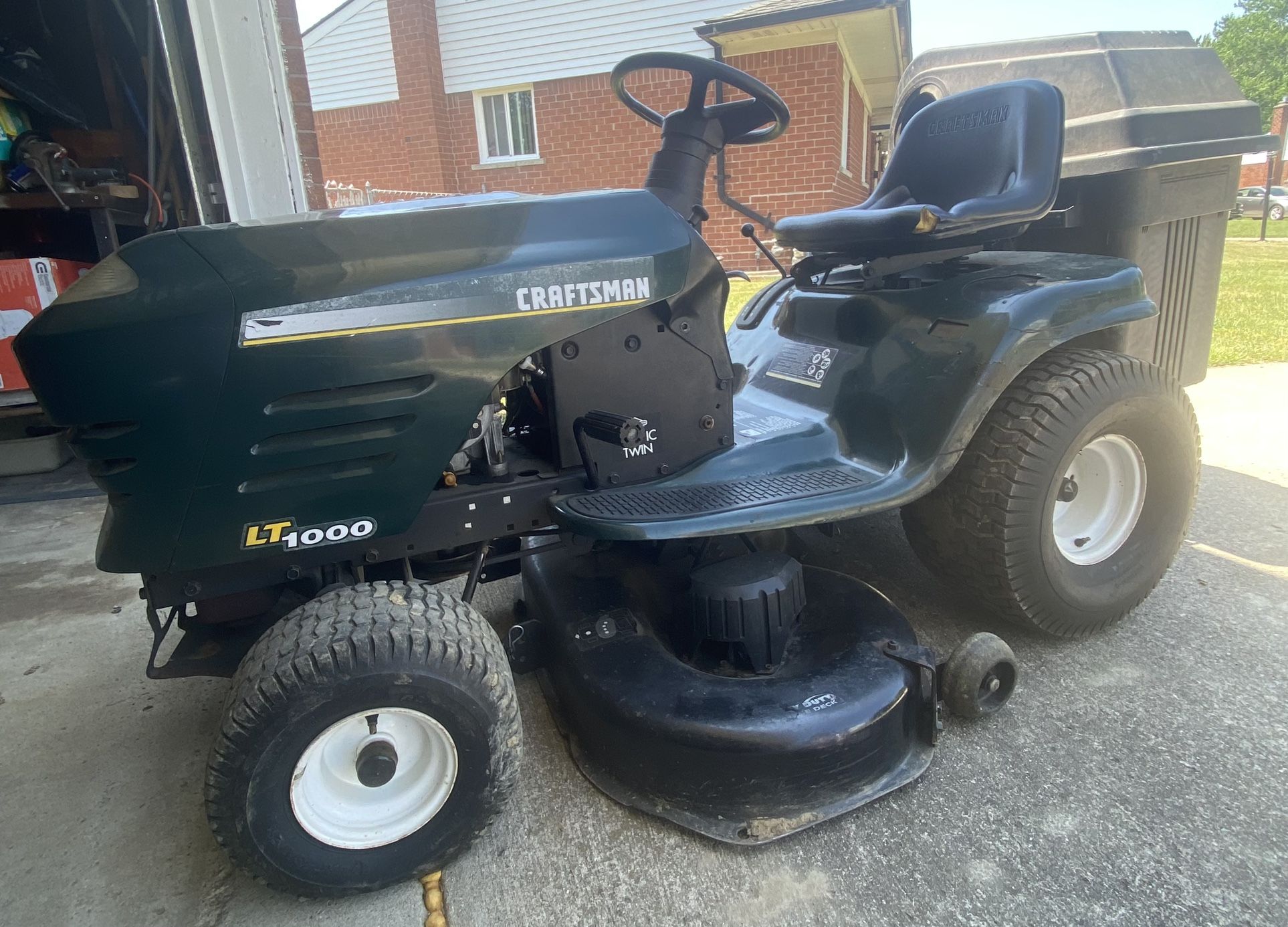 Craftsman LT1000 With Bagger for Sale in Melvindale, MI - OfferUp