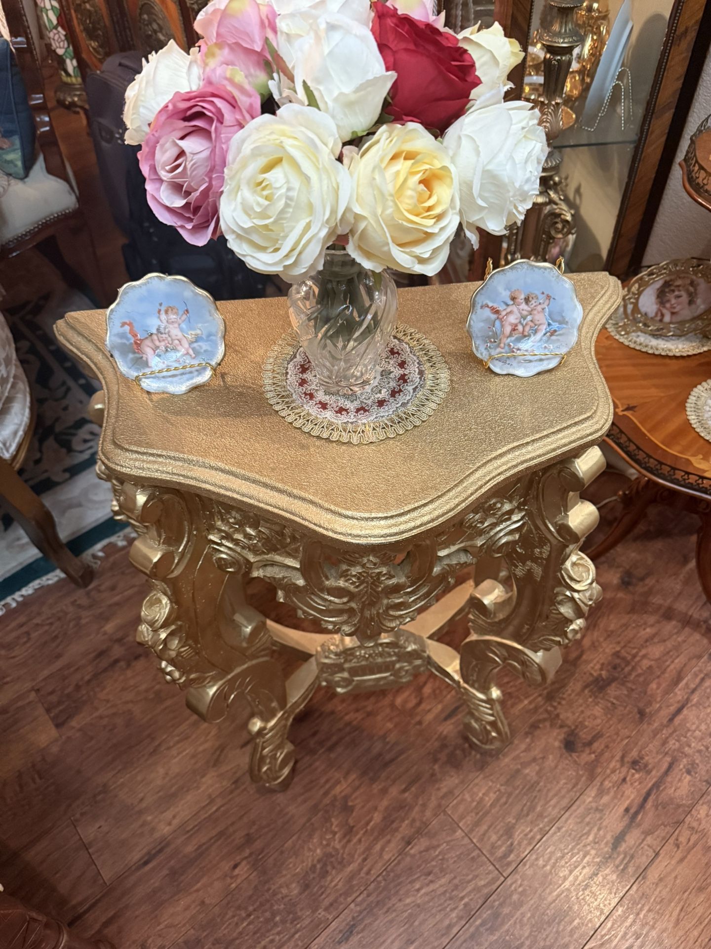 Small French Console Table Gorgeous. for Sale in Henderson, NV - OfferUp