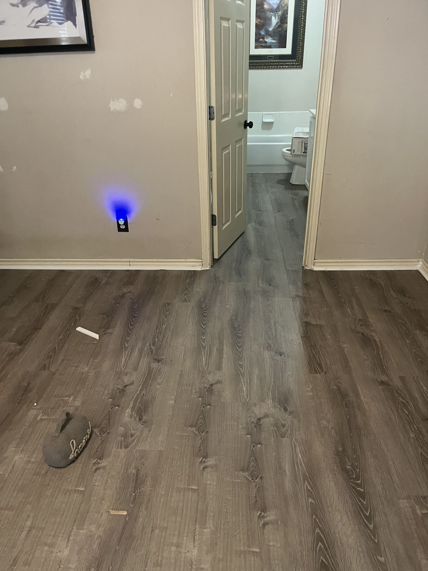 Laminate Floor Vinly Plank Floor Tile for Sale in San Antonio, TX - OfferUp